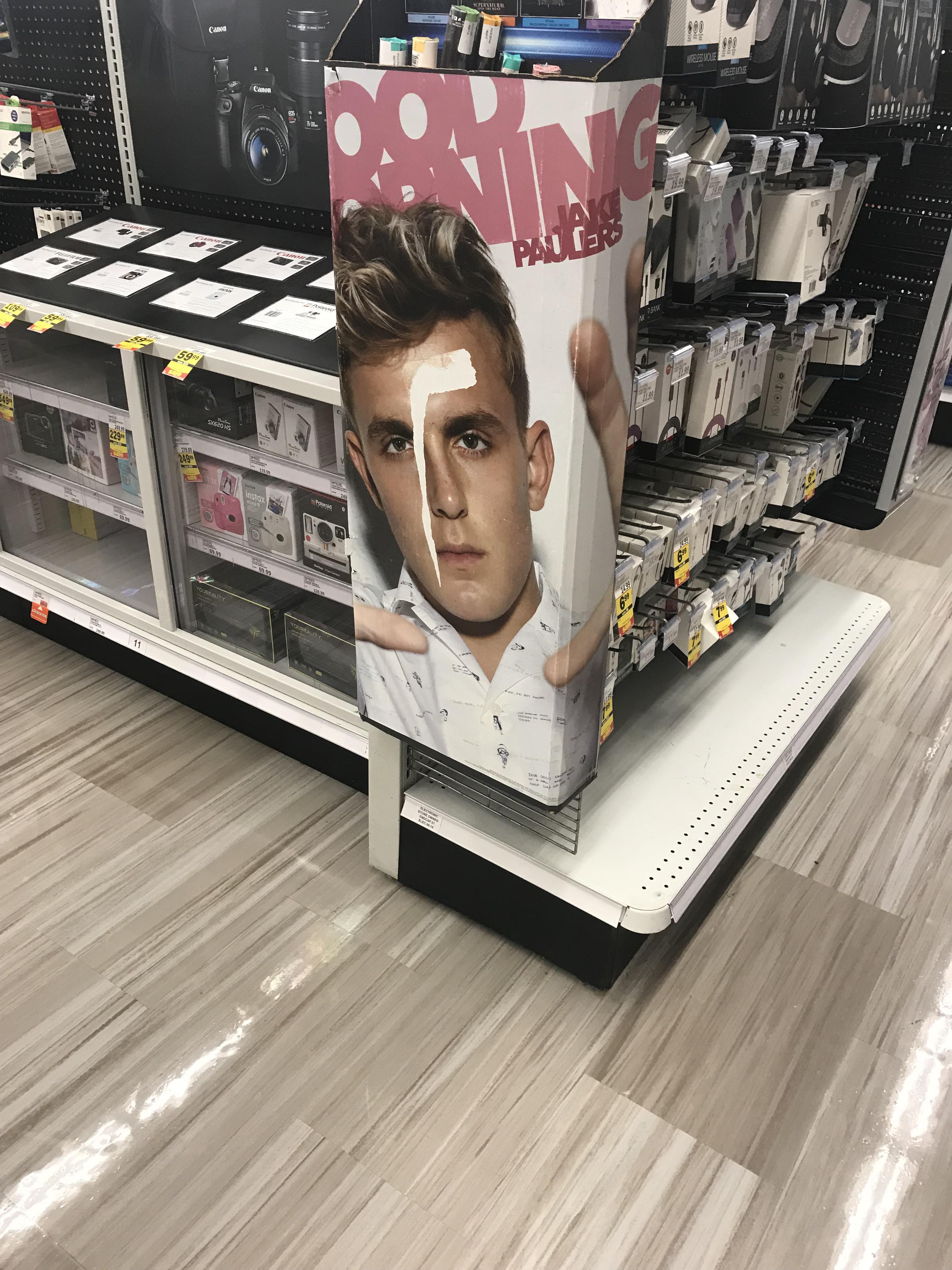 Poor boy band type dude | Scrolller