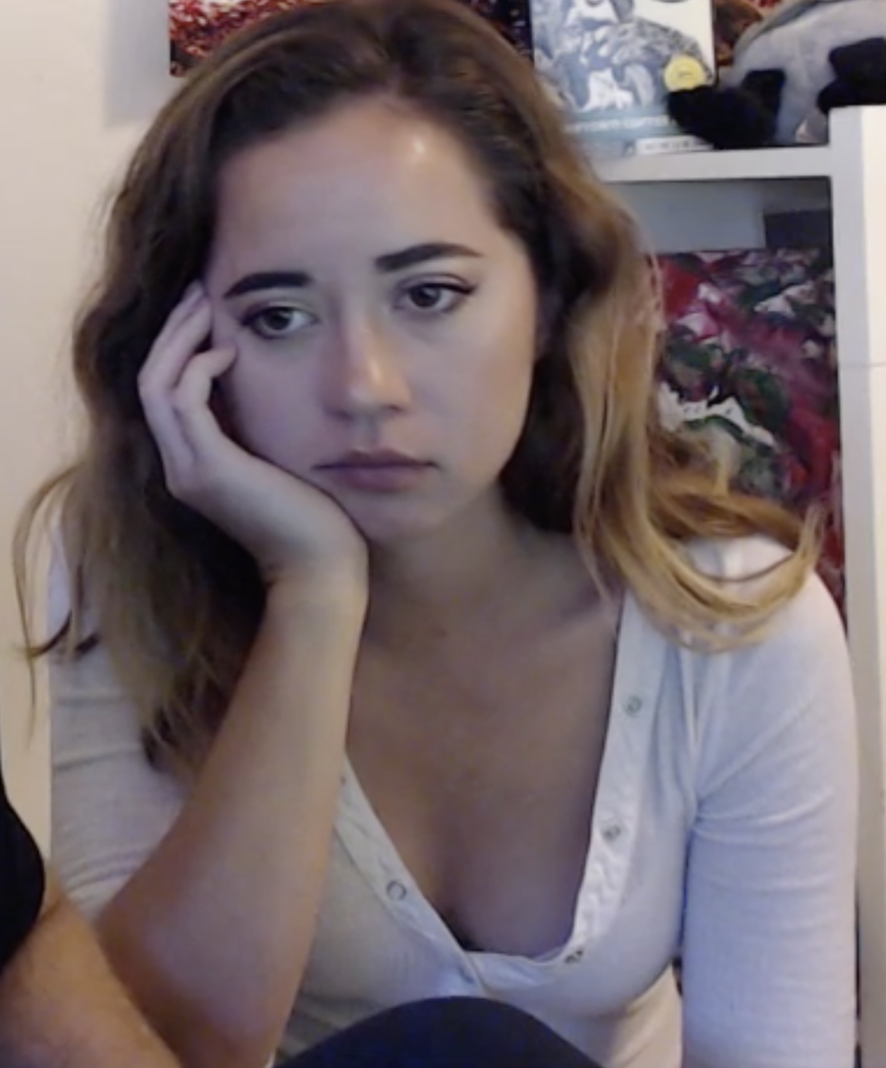 popping out | Scrolller