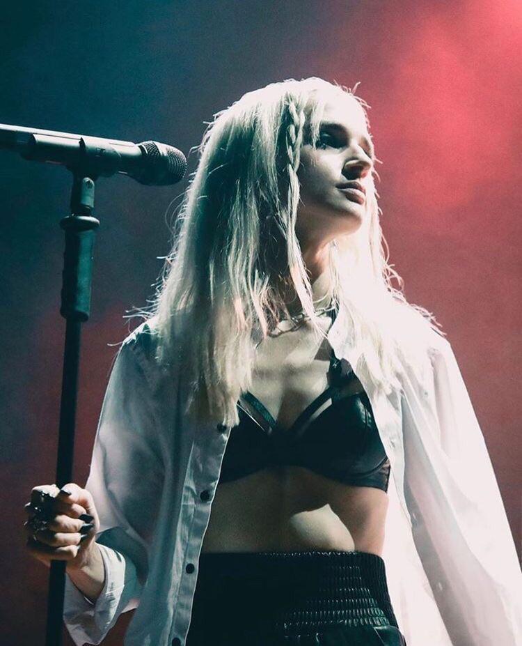 Poppy is uniquely hot | Scrolller