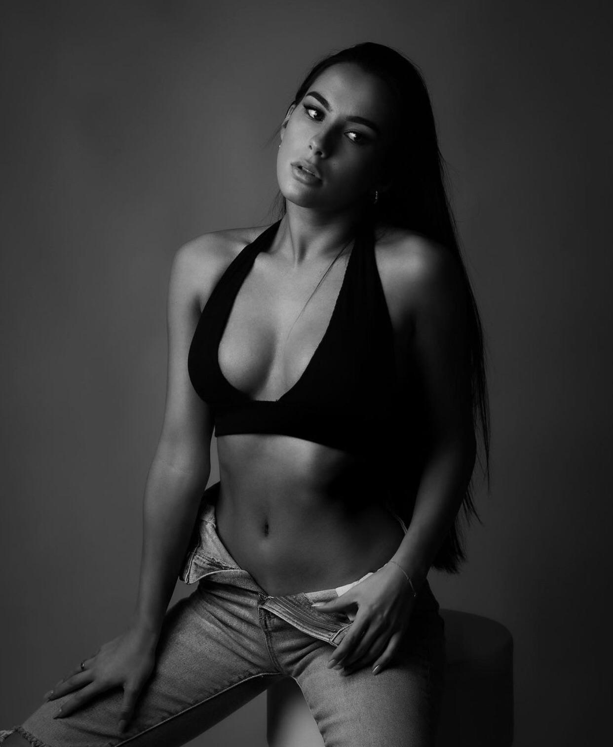 Portrait B/W | Scrolller