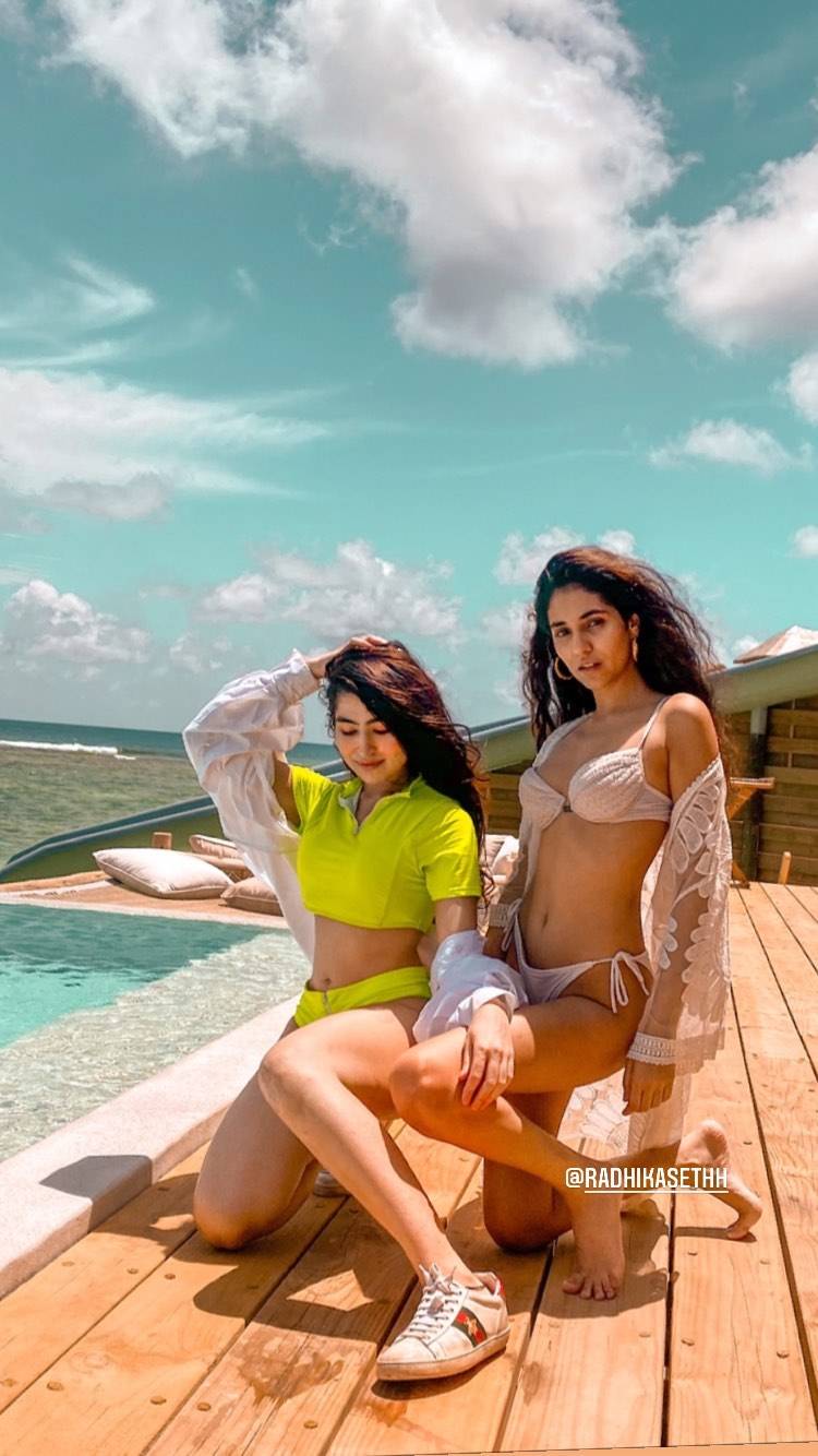 Posing 👙 | Scrolller