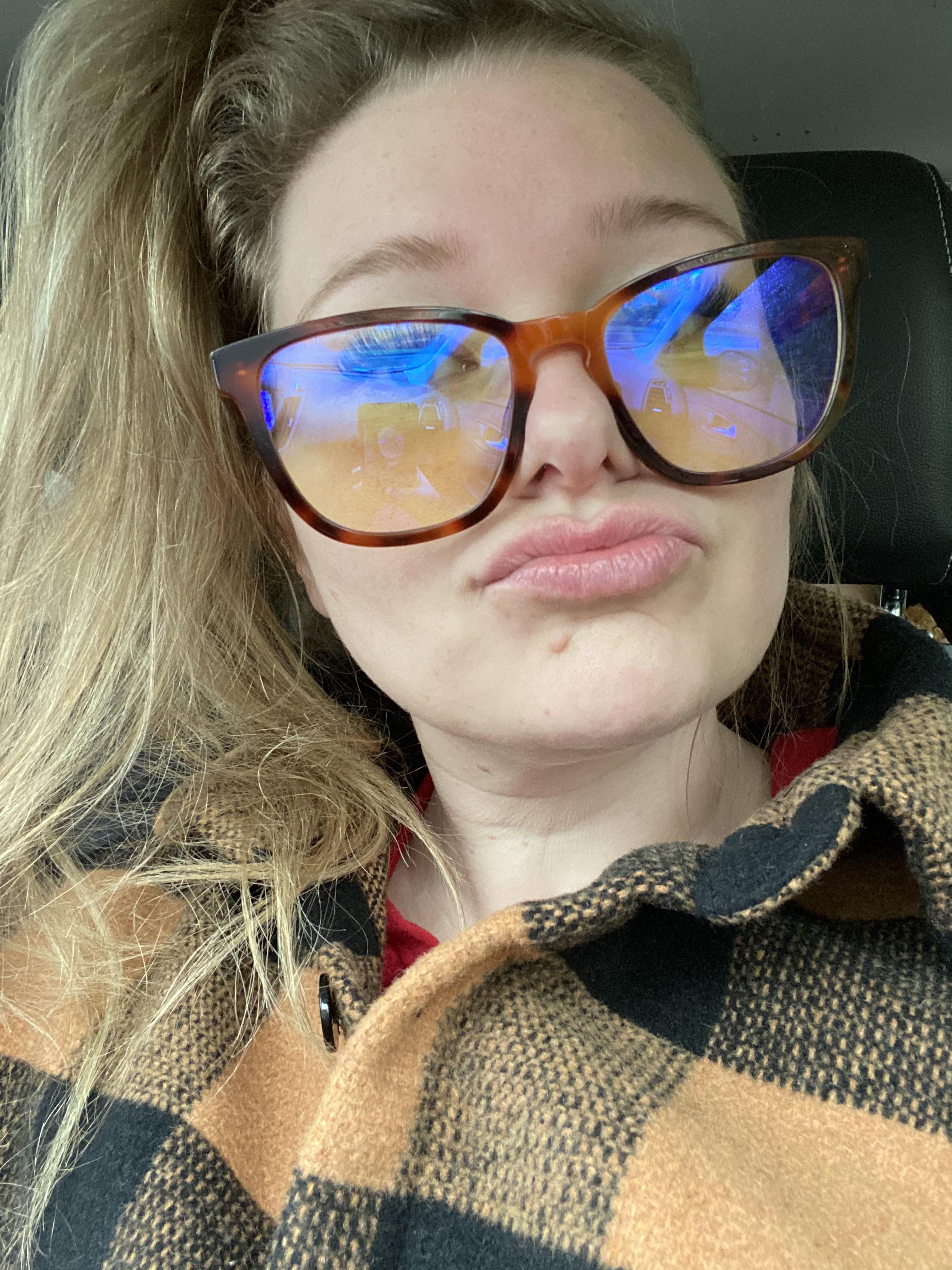 Smoochy smooch 😚 | Scrolller