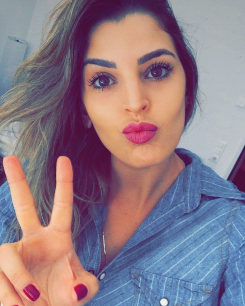 Post make-up selfie | Scrolller