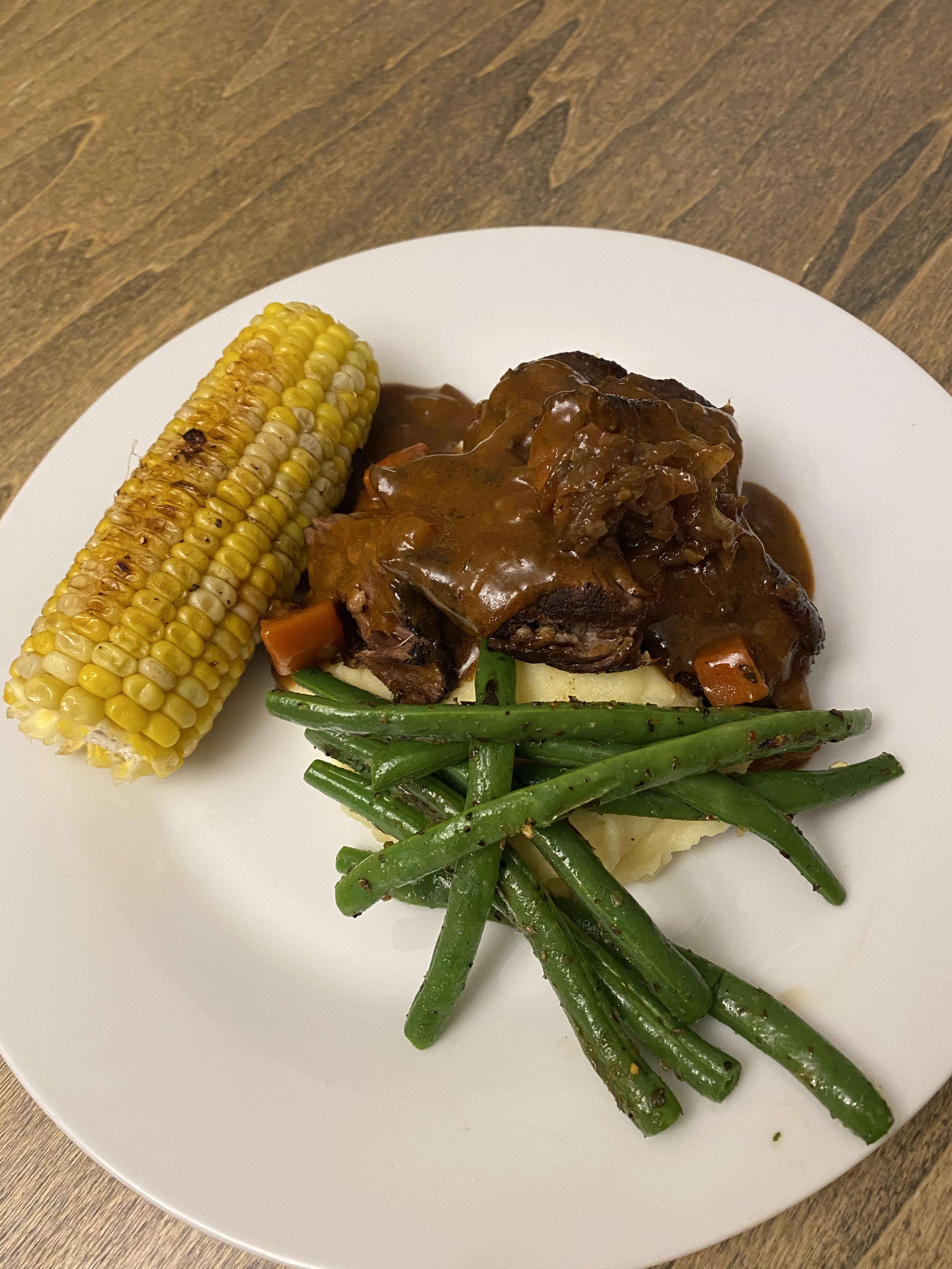 Pot roast with garlic mash, green beans and sweet corn | Scrolller