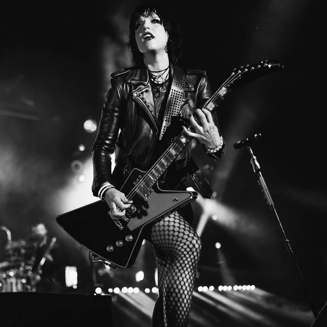 Power stance | Scrolller