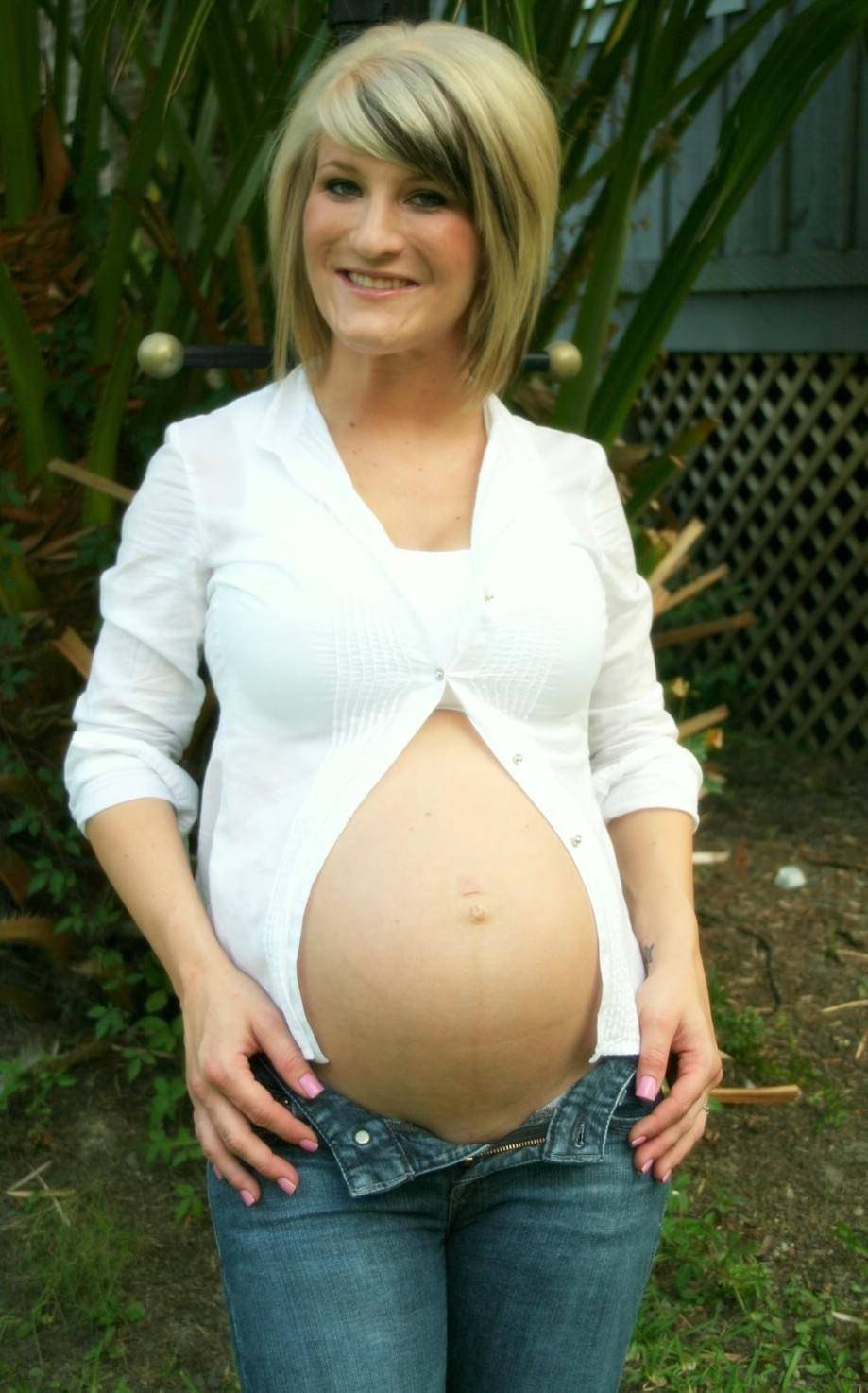 Pregnant blonde mature unbuttoned her jeans | Scrolller