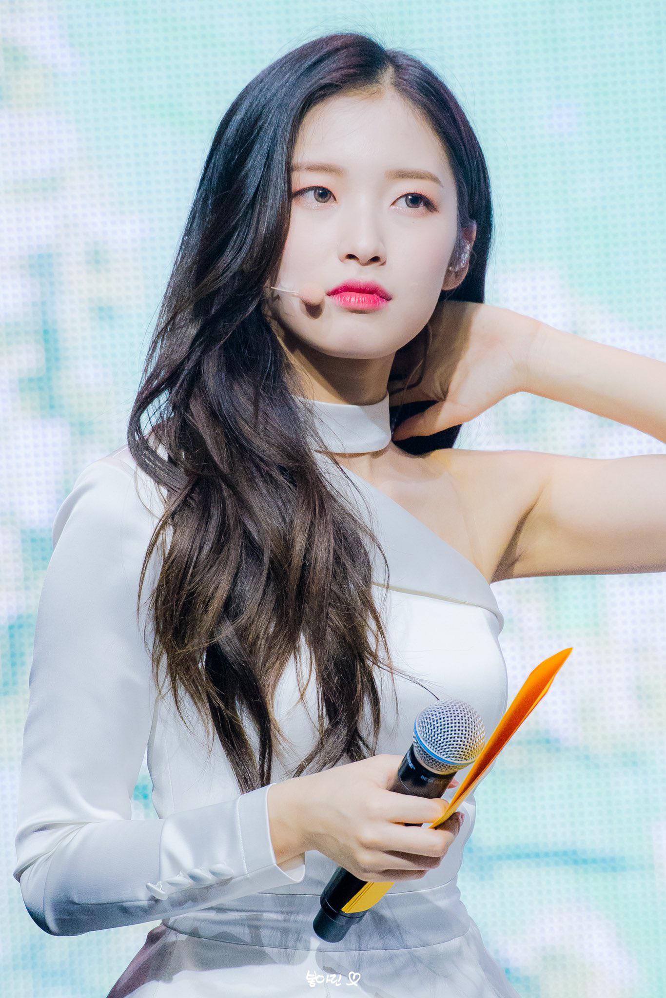 Pretty Arin | Scrolller