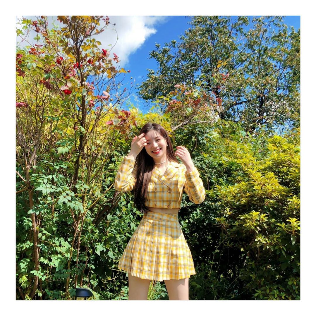 Pretty Dahyun in Yellow | Scrolller