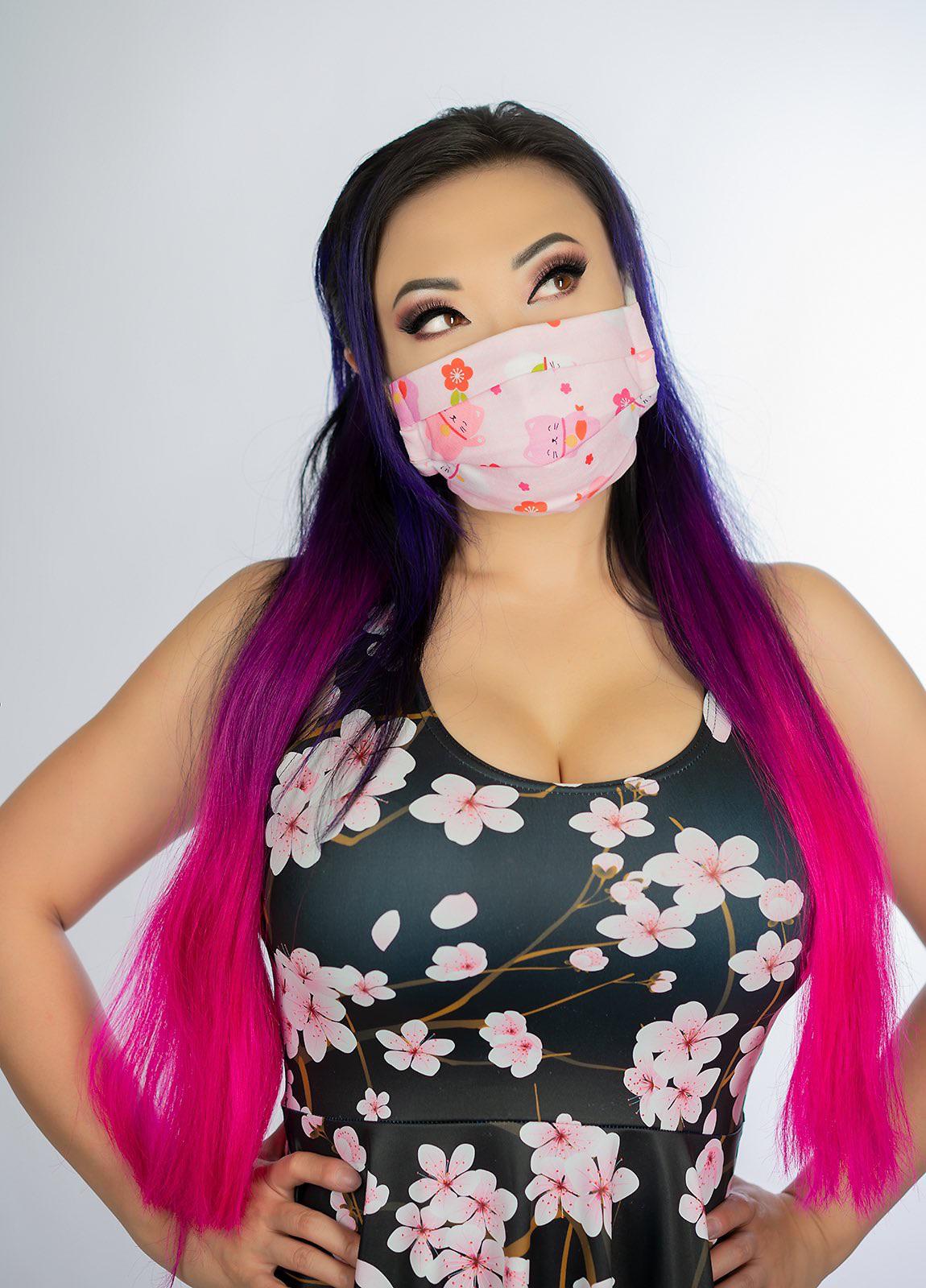 Pretty even when half her face is covered | Scrolller