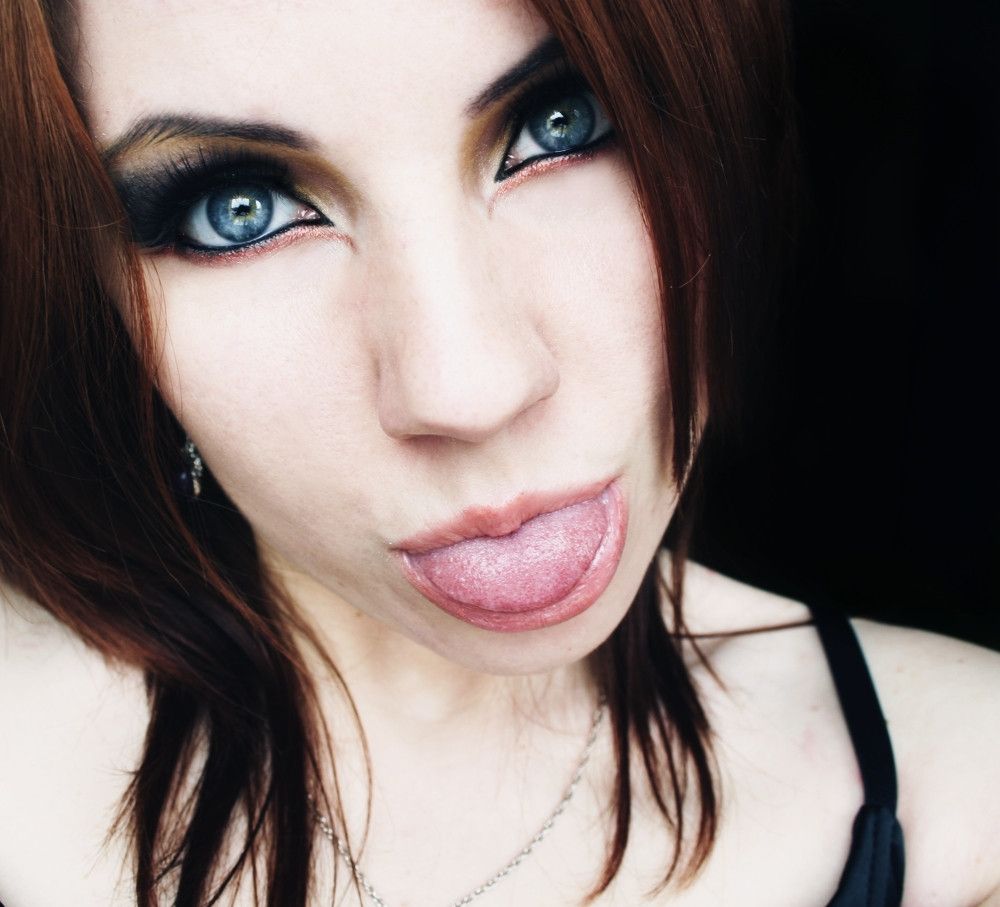 Pretty Eyes Scrolller