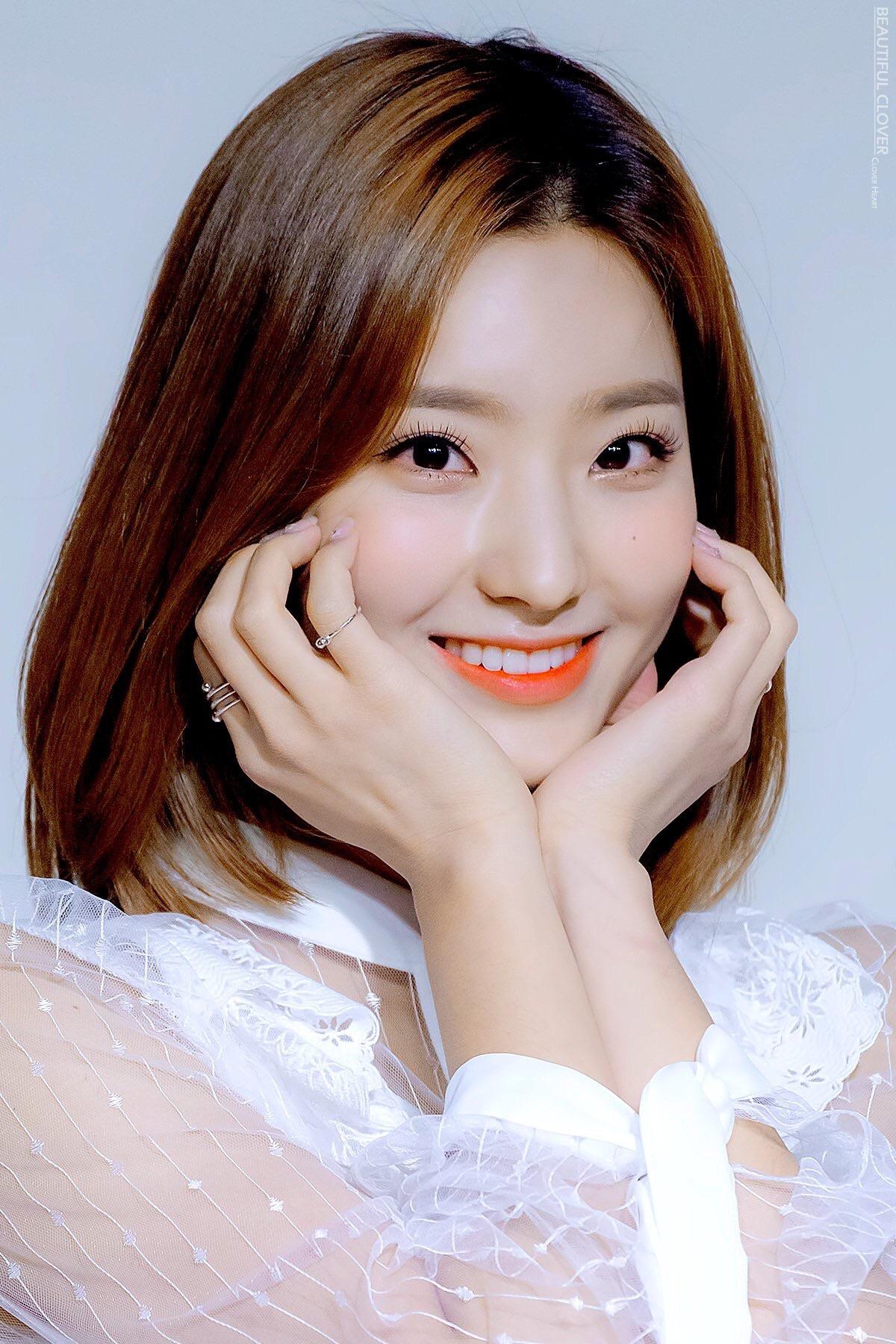 Pretty flower Saerom | Scrolller