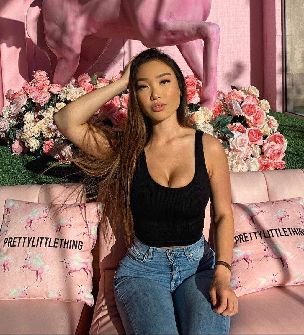 Pretty little thing | Scrolller