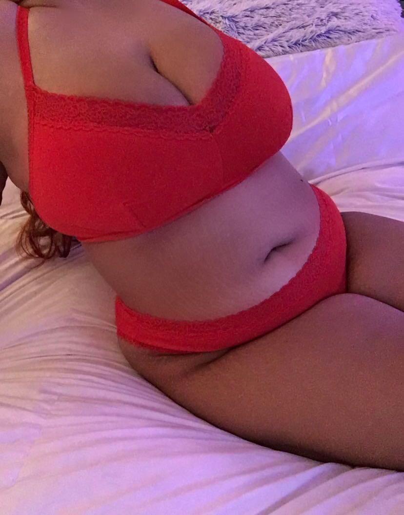 Pretty n’ thicc in red ️ | Scrolller
