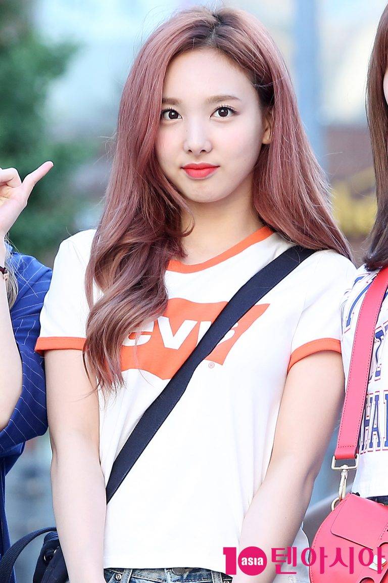 Pretty Nayeon | Scrolller