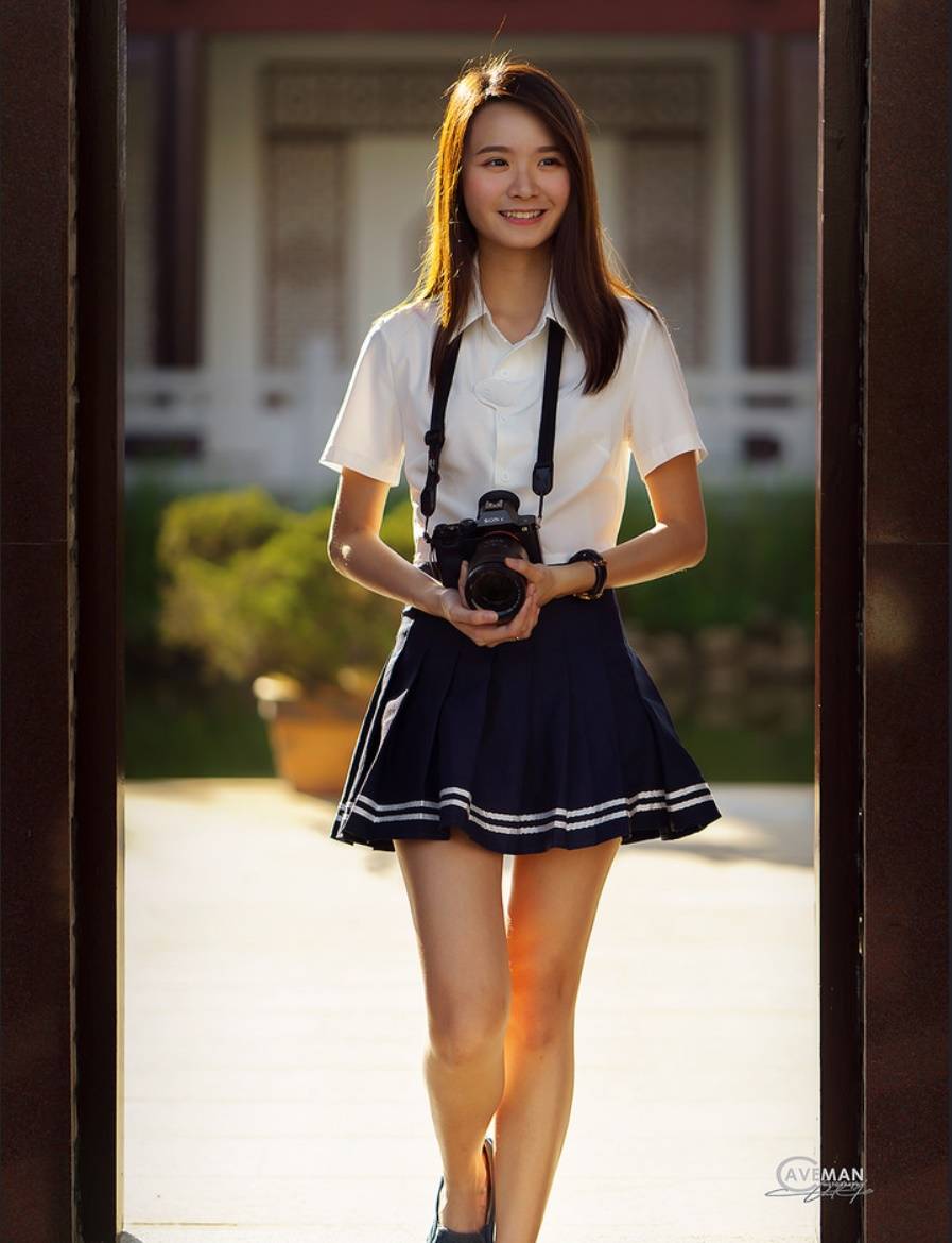 Pretty Photographer | Scrolller