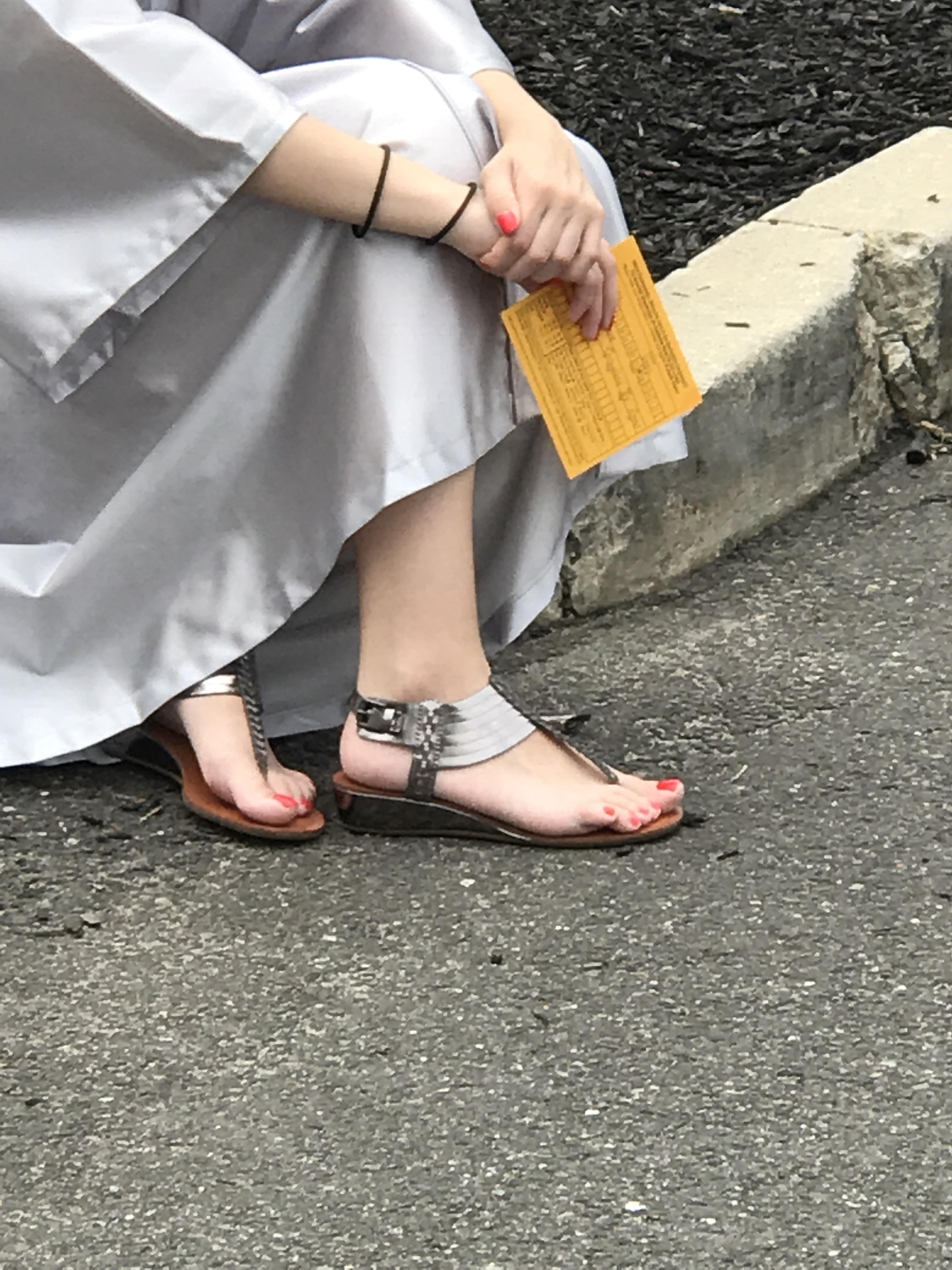 Pretty red candid toes ?? | Scrolller