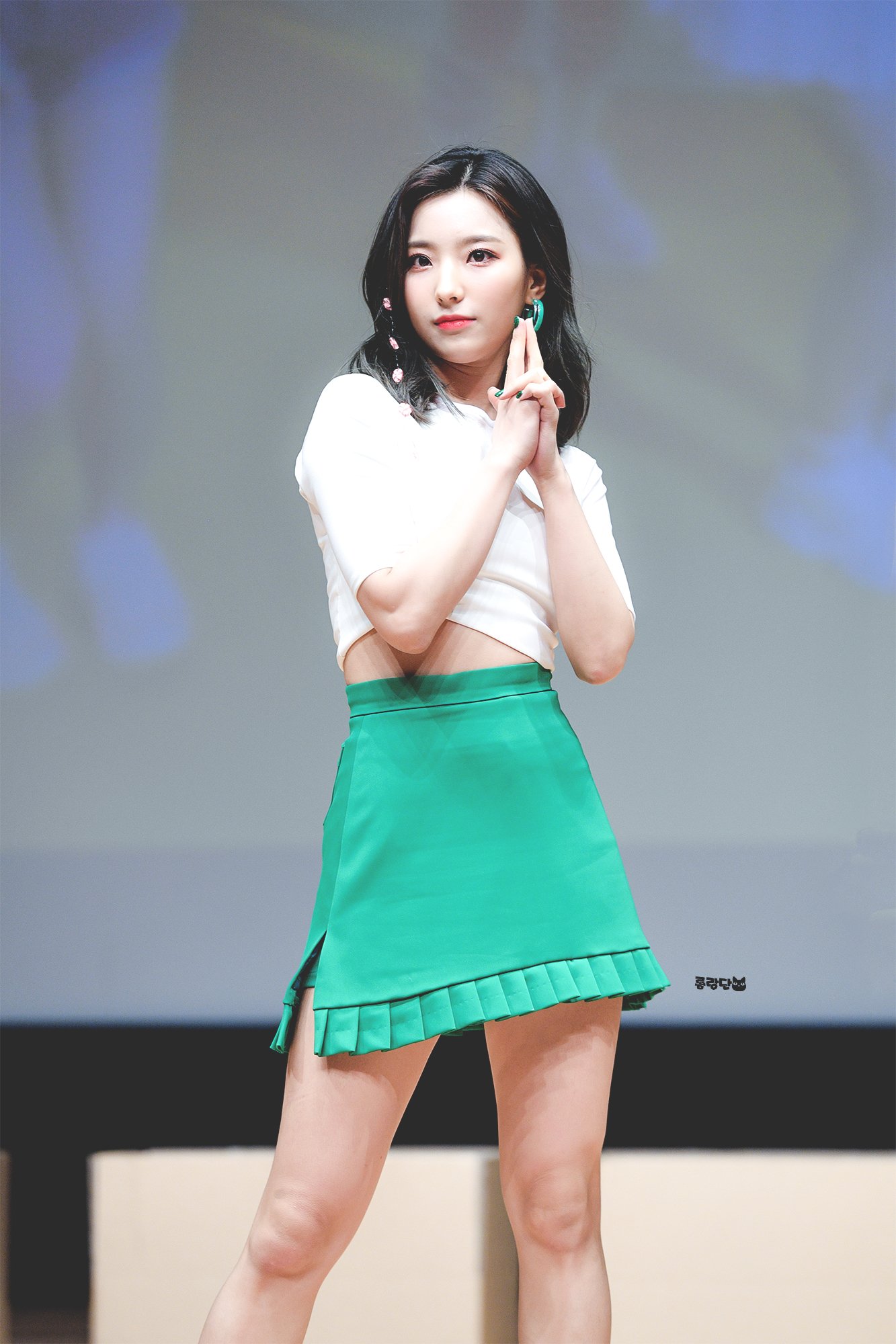 Pretty Saerom | Scrolller