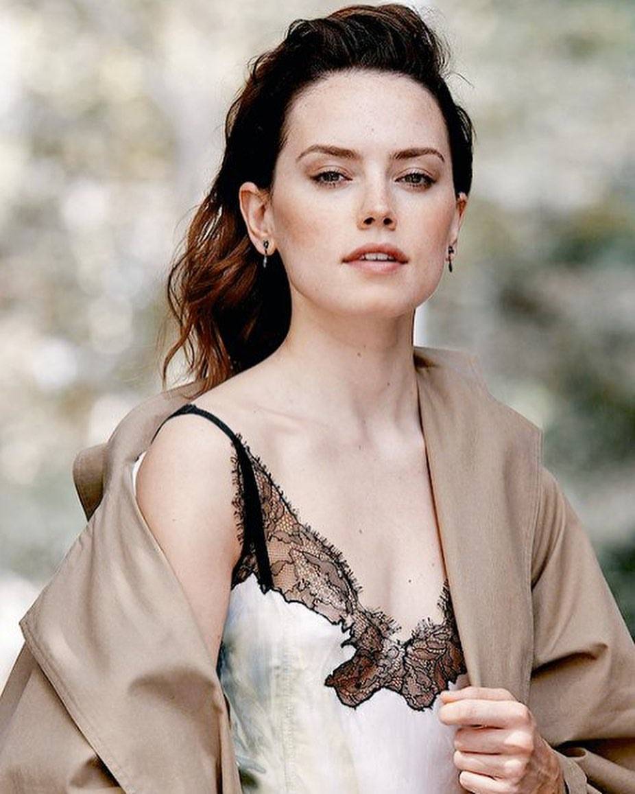 Pretty visitor | Scrolller