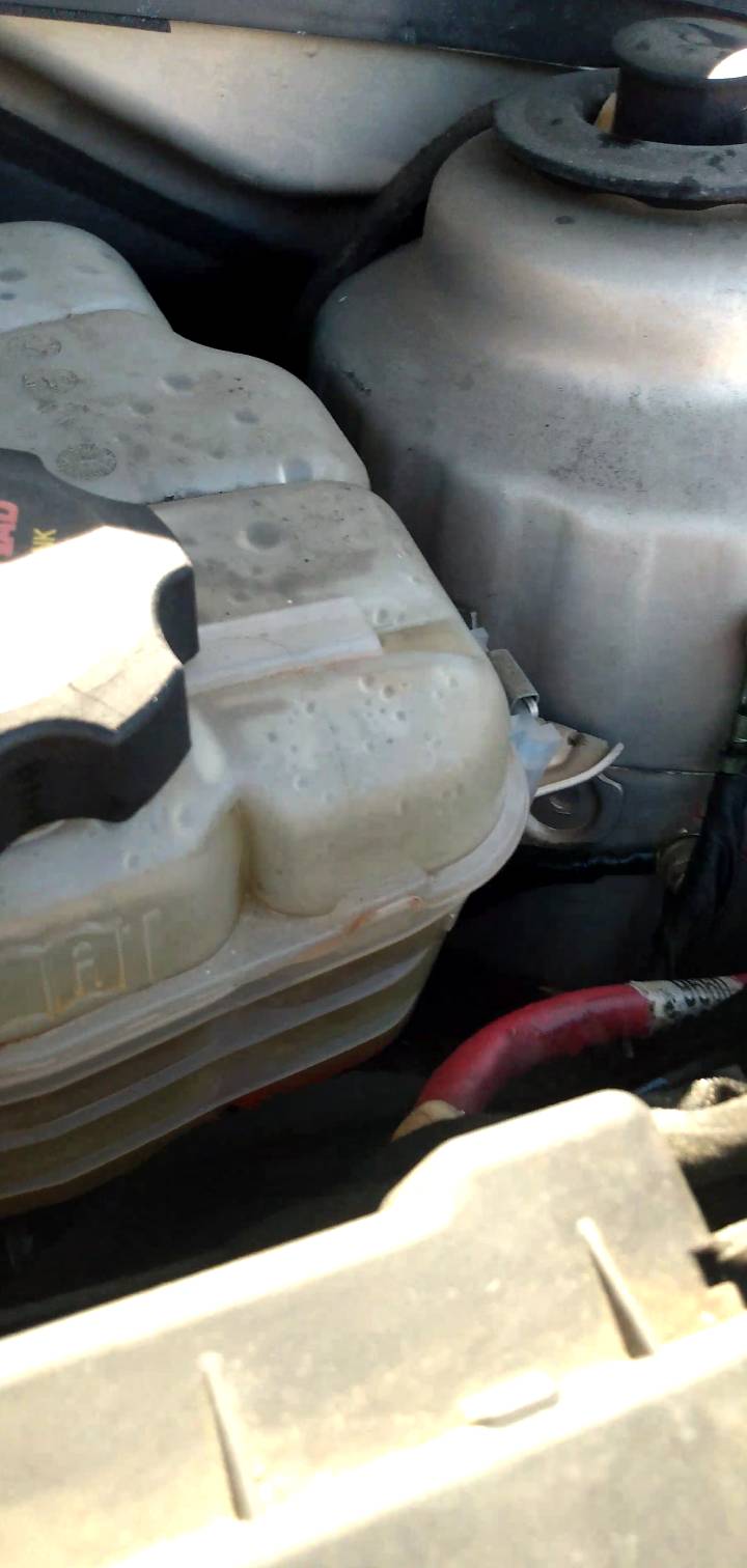 Problem with coolant leak and surge tank | Scrolller