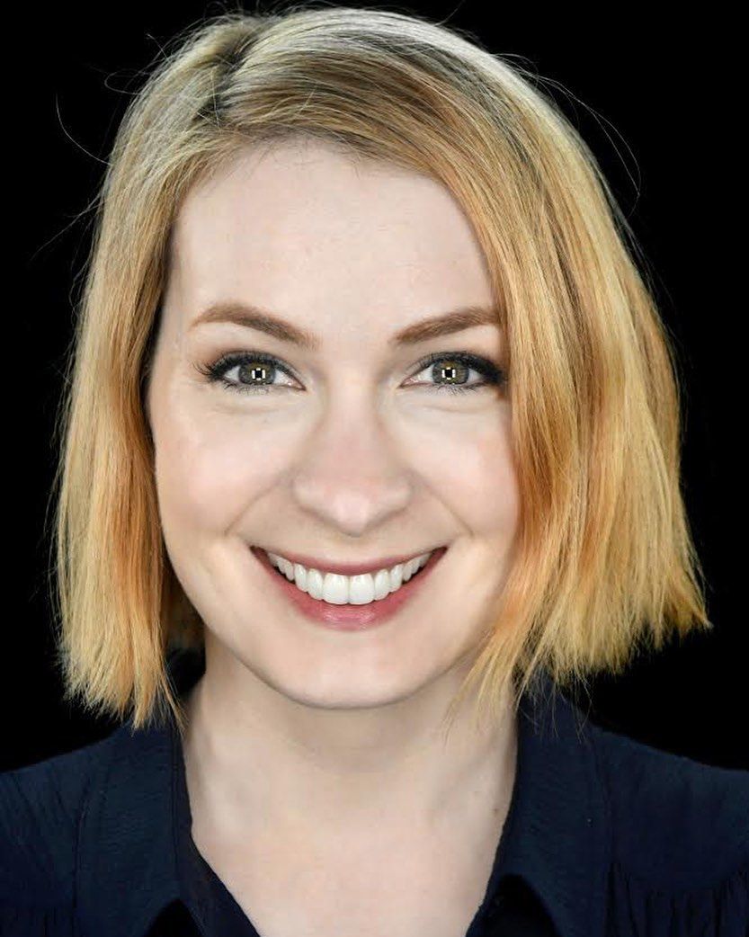 Professional Headshot | Scrolller