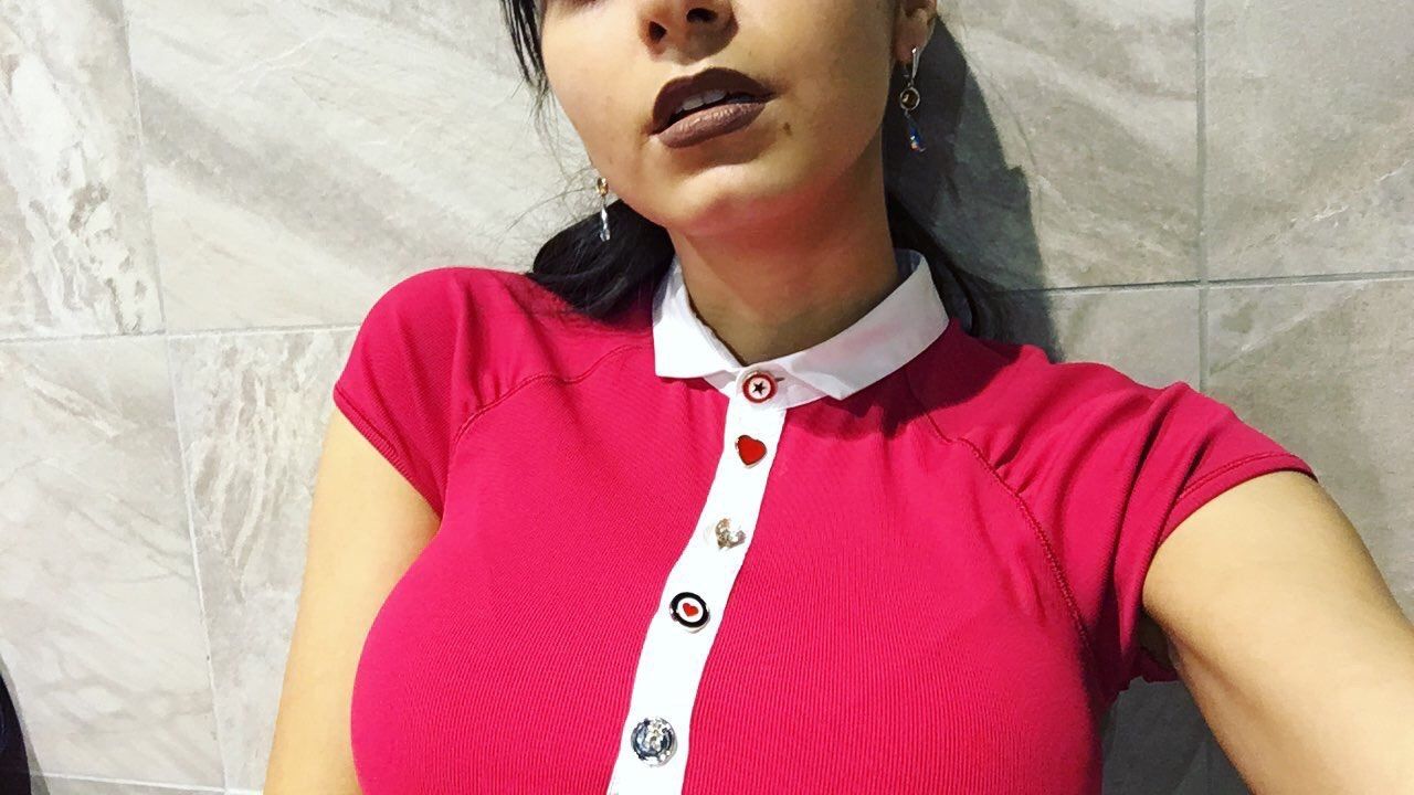 Promising Dark Lipstick | Scrolller