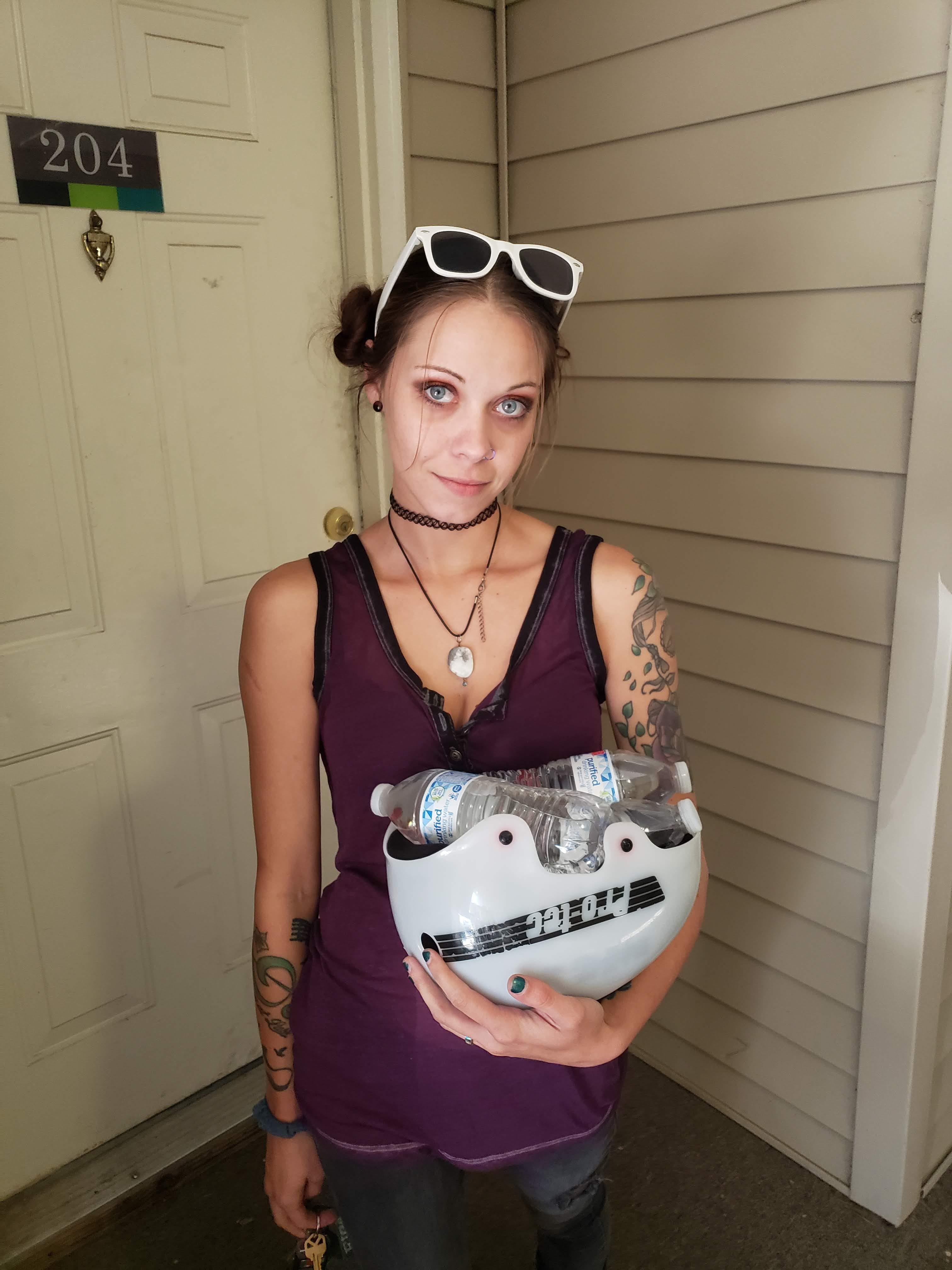 Protec your head.. hehe | Scrolller