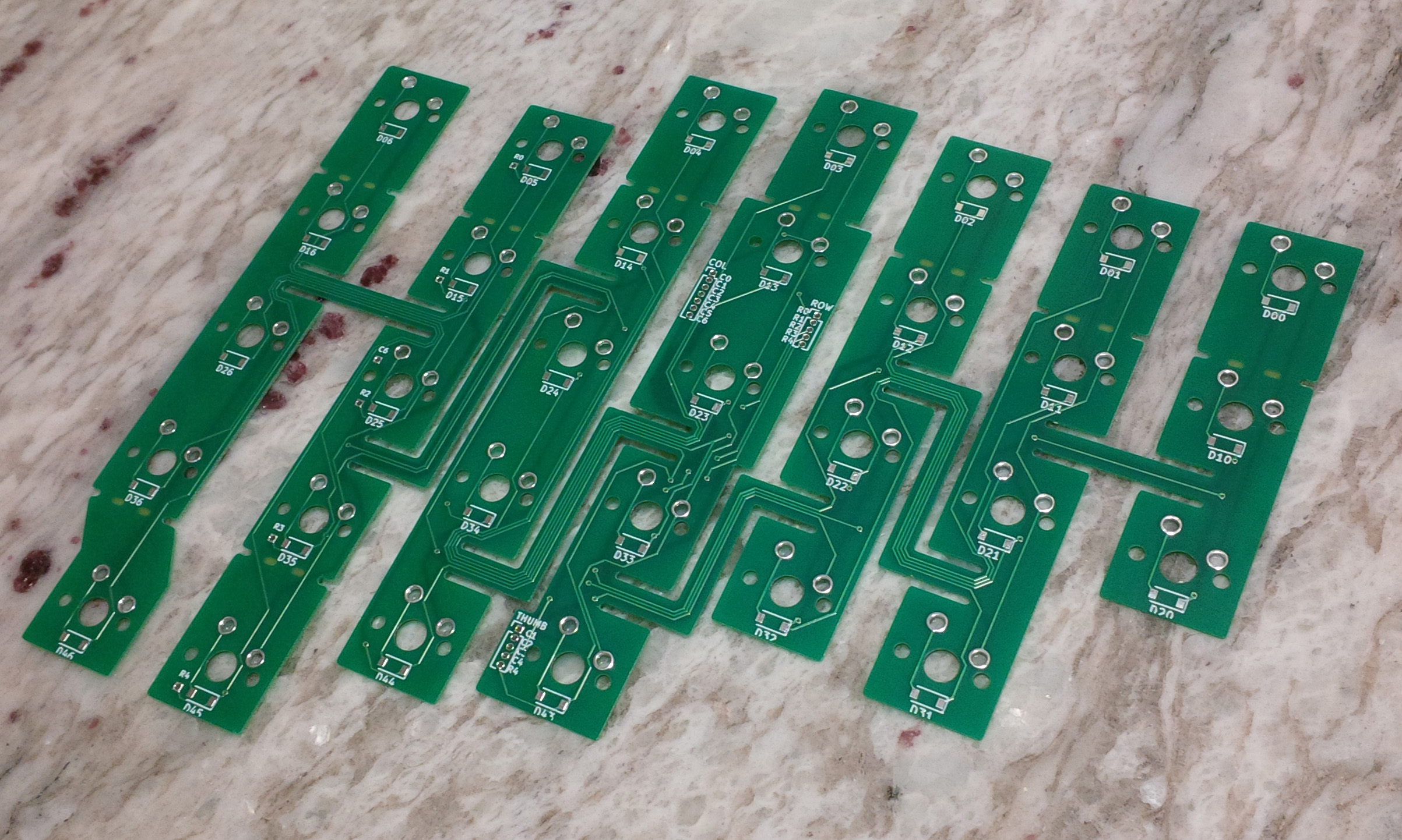 Prototype Dactyl-Manuform PCB | Scrolller