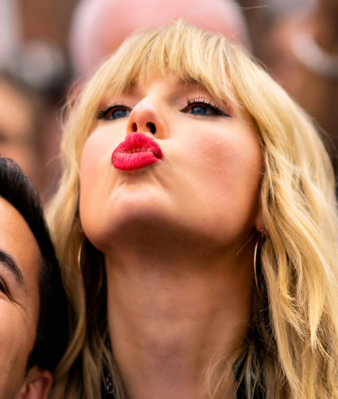 Pucker up | Scrolller