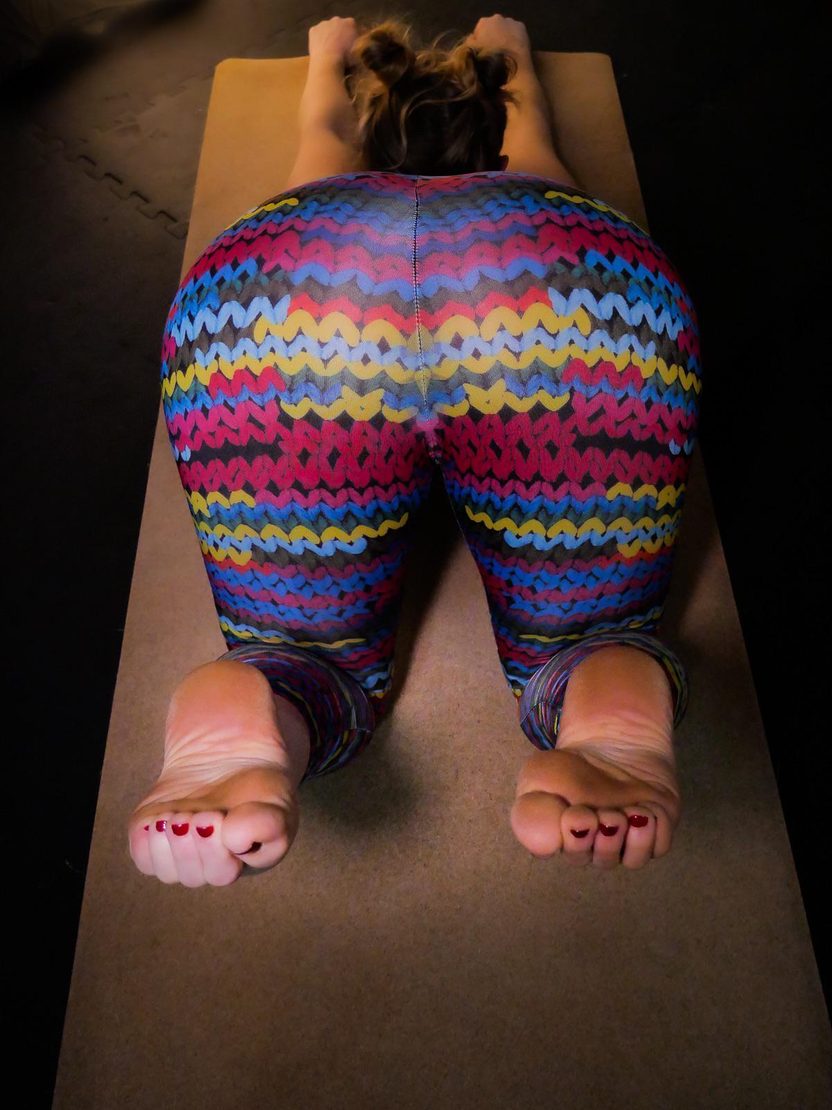 Puppy pose! 🌈 (OC) | Scrolller