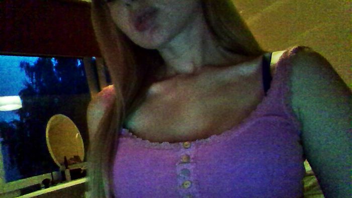 Purple dress and collarbones! | Scrolller