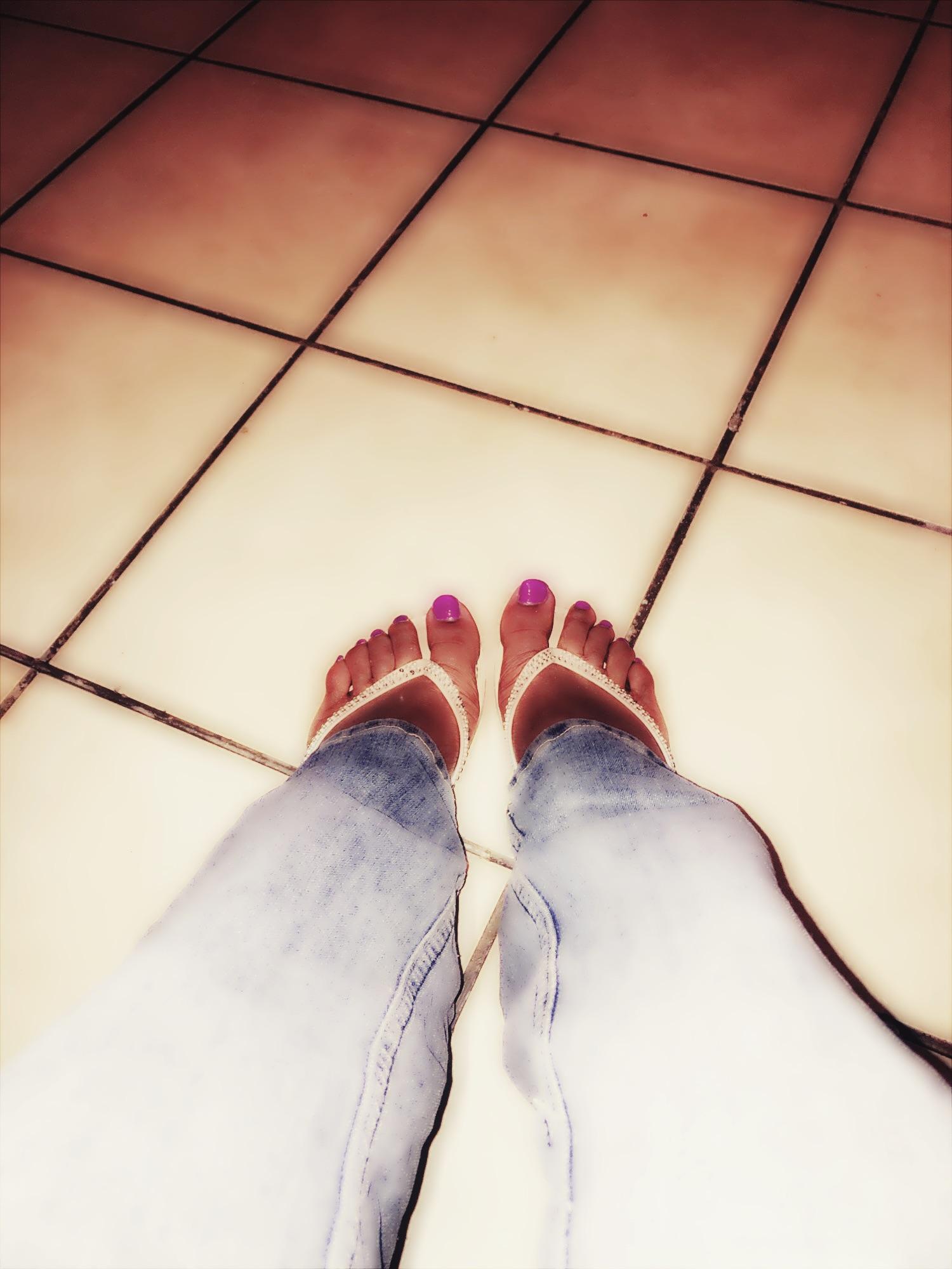 Purple toes | Scrolller