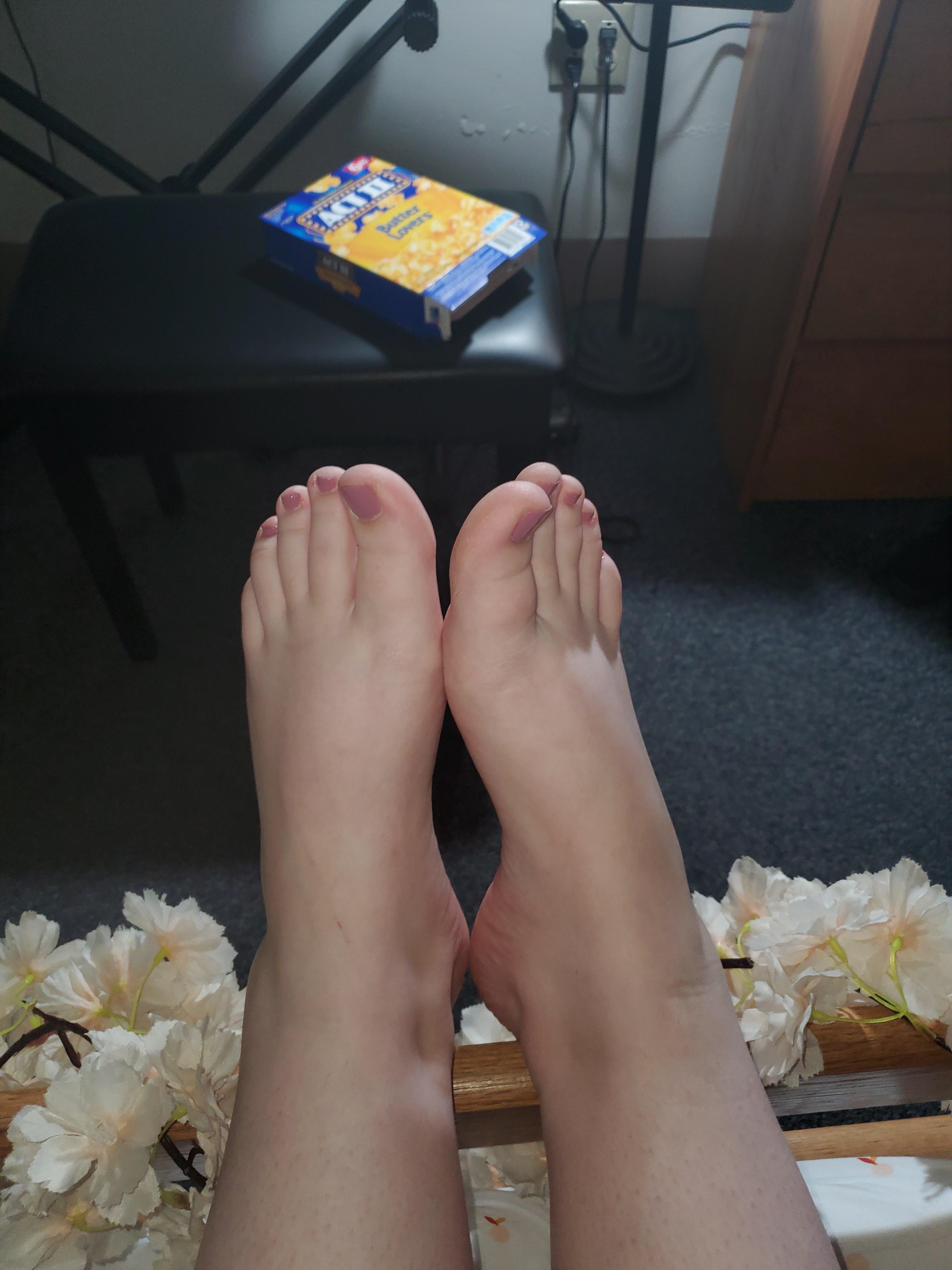 Purple toes (DMs and Comments Welcome!!) | Scrolller