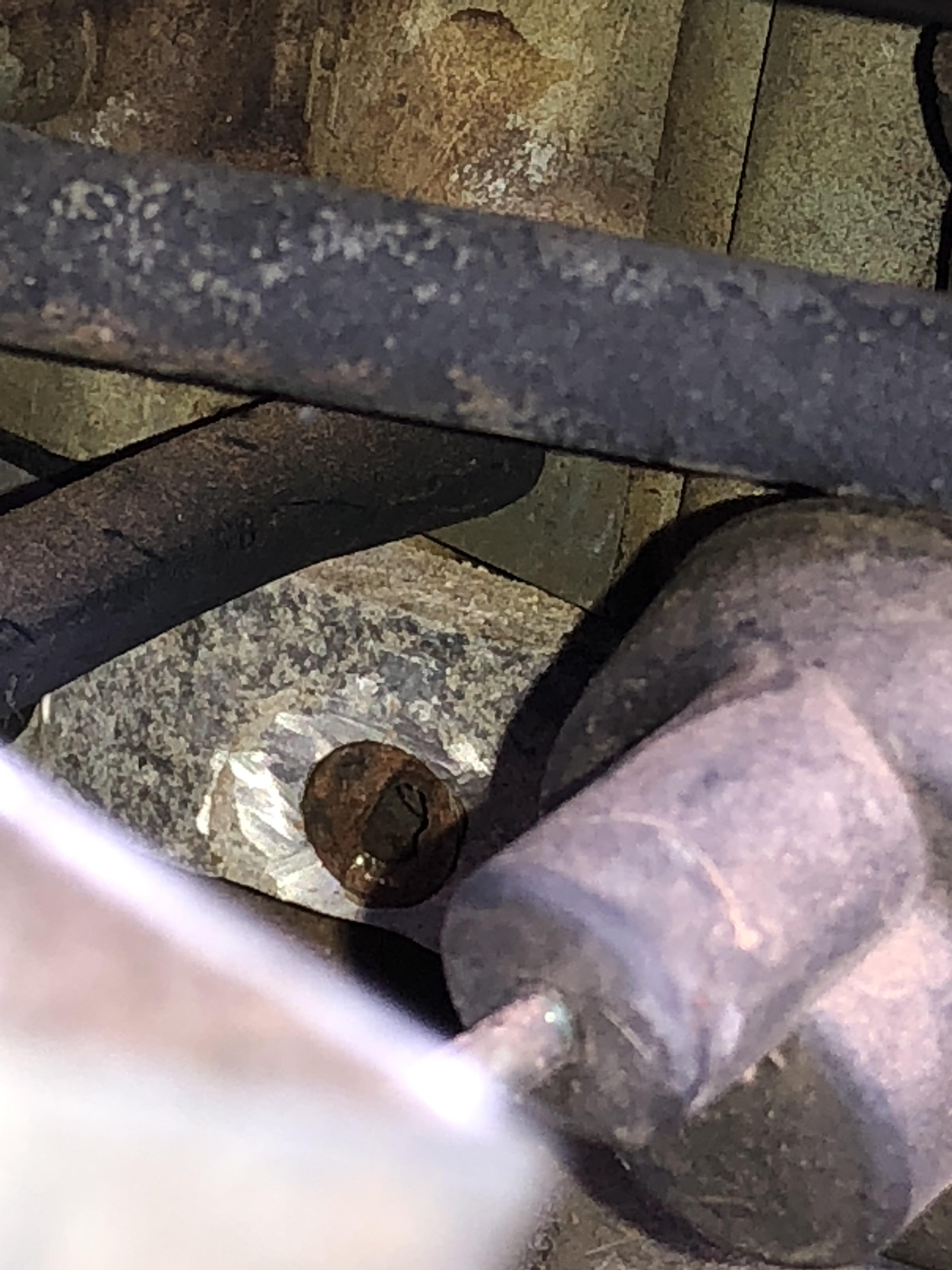 QJet Carb idle mixture adjust screw help. Was this screw cut off and modified to be able to turn ...