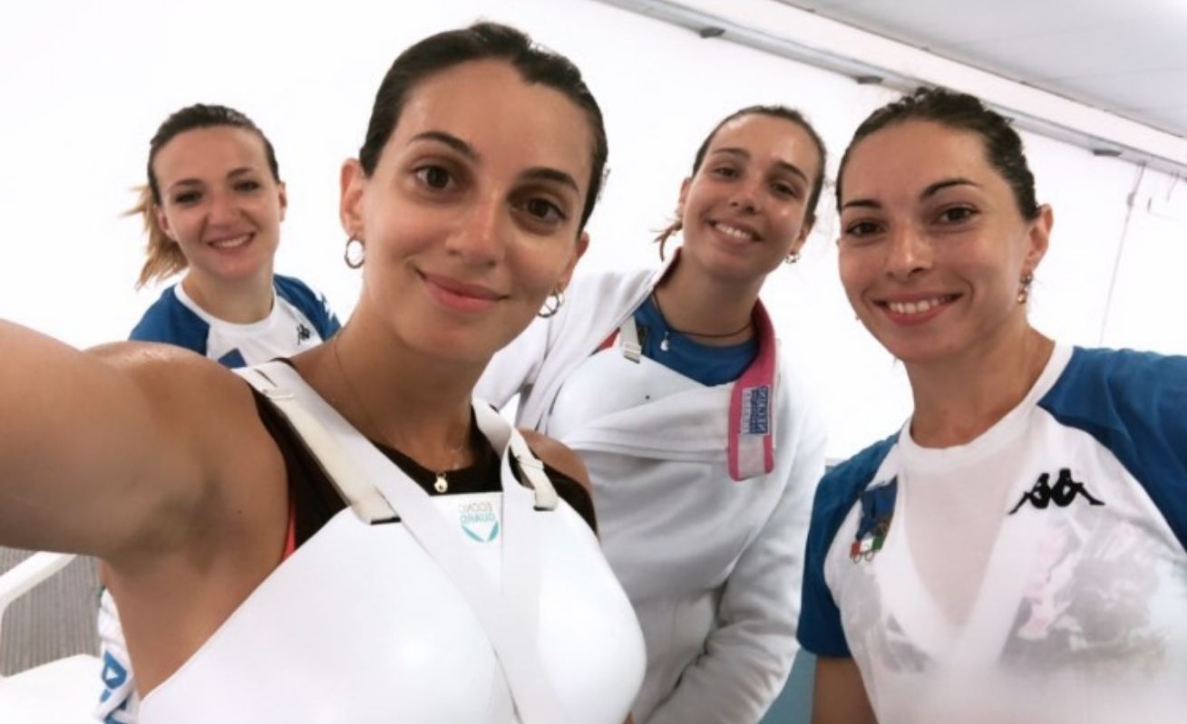 Quadruple selfie | Scrolller