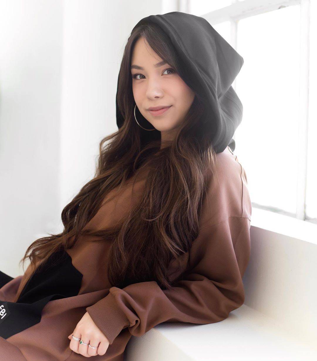 QuarterJade | Scrolller