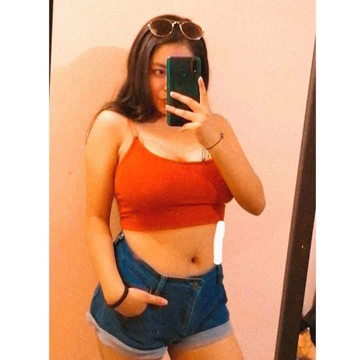 Que le harían a la puta tetona? | Scrolller