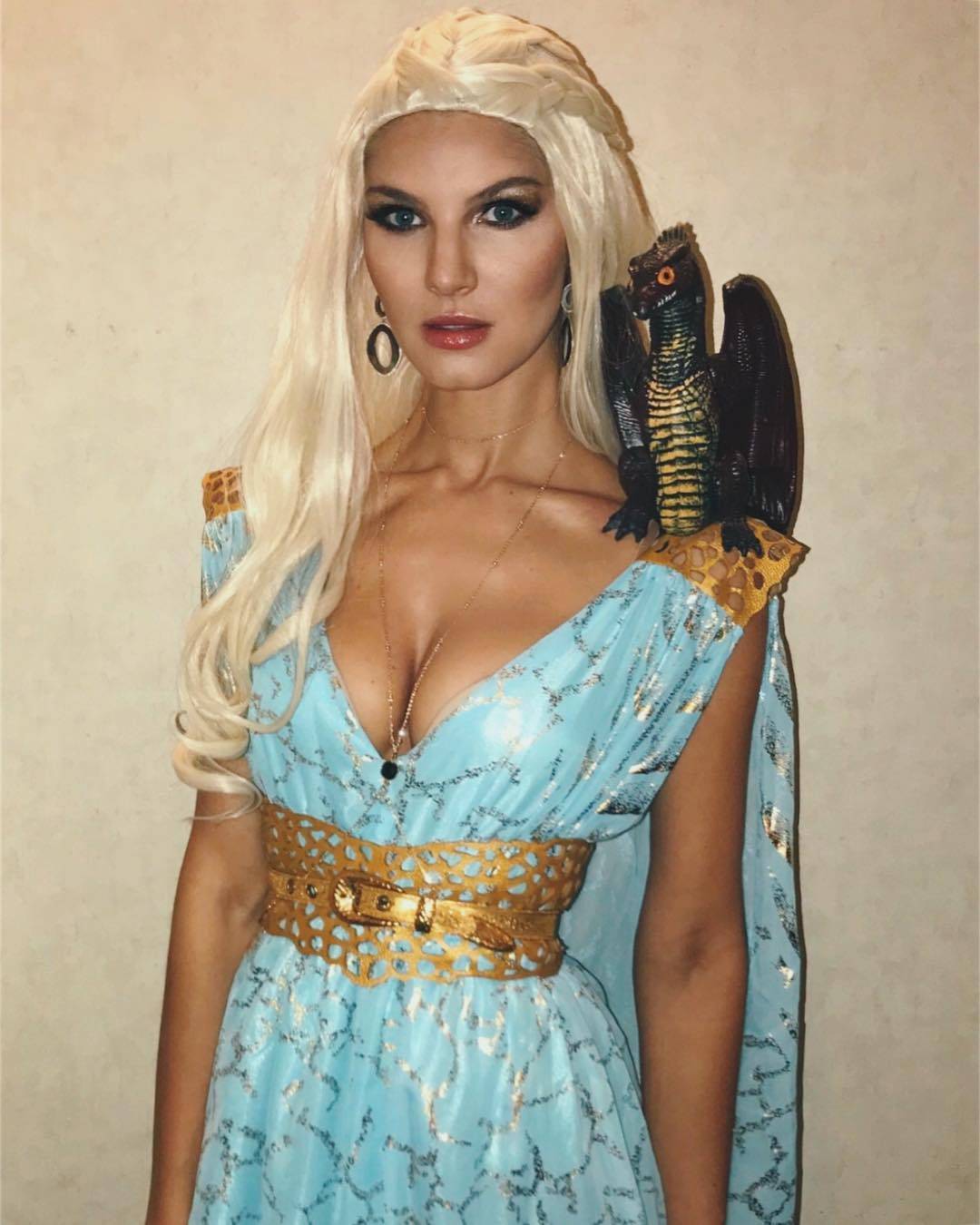 Queen of the dragons | Scrolller