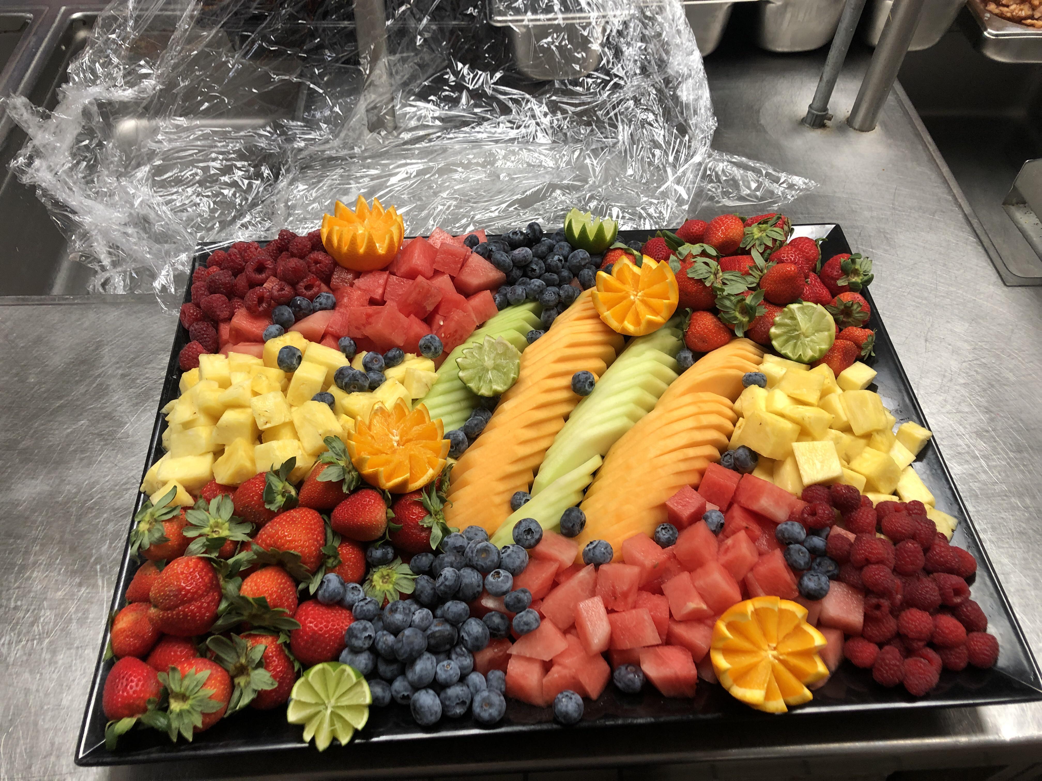 Quick fruit platter for work. | Scrolller