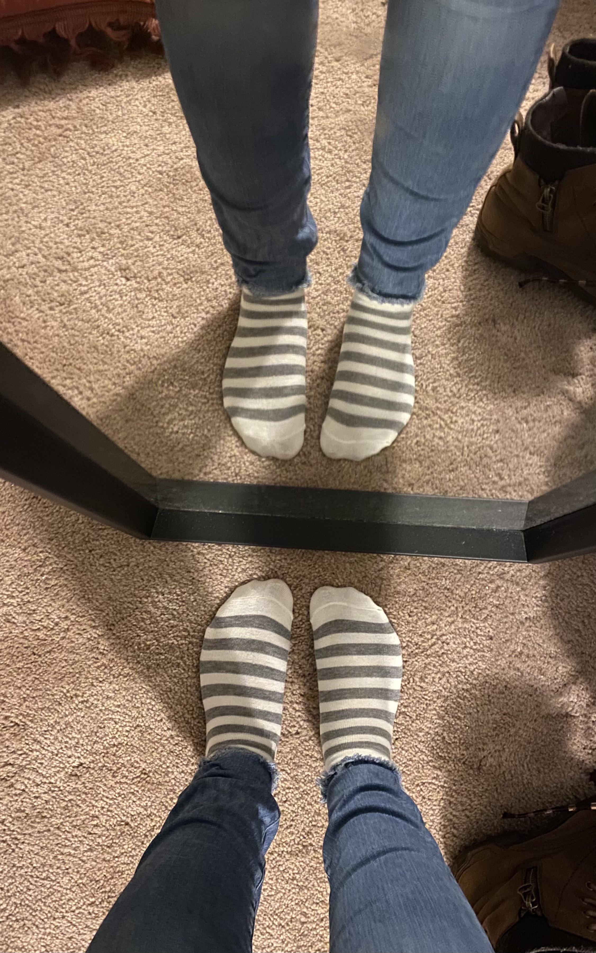 Quick mirror selfie before work 😋 | Scrolller