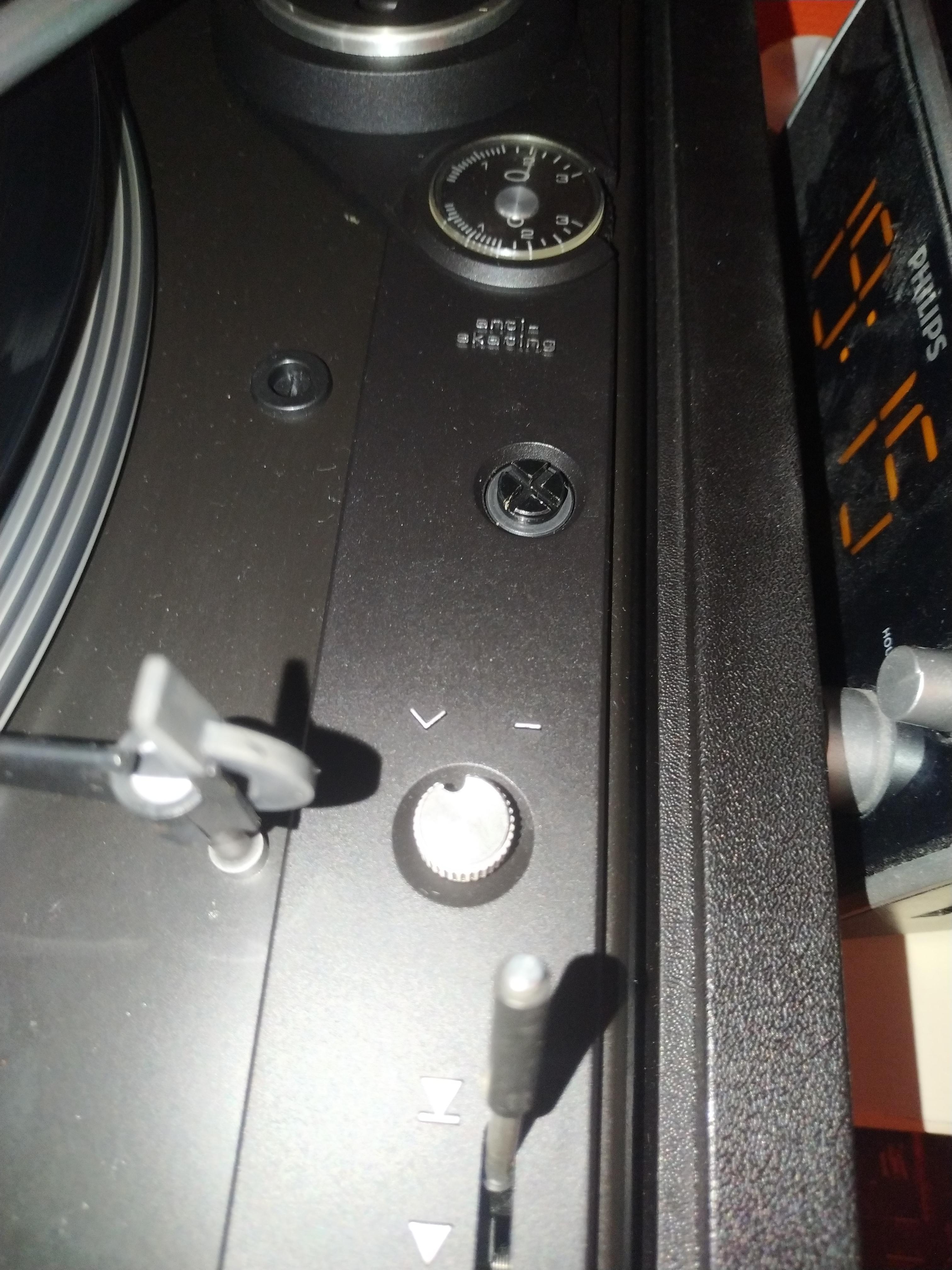 Quick question, what does the little 'V —' knob do? I'ts a Dual 606 | Scrolller