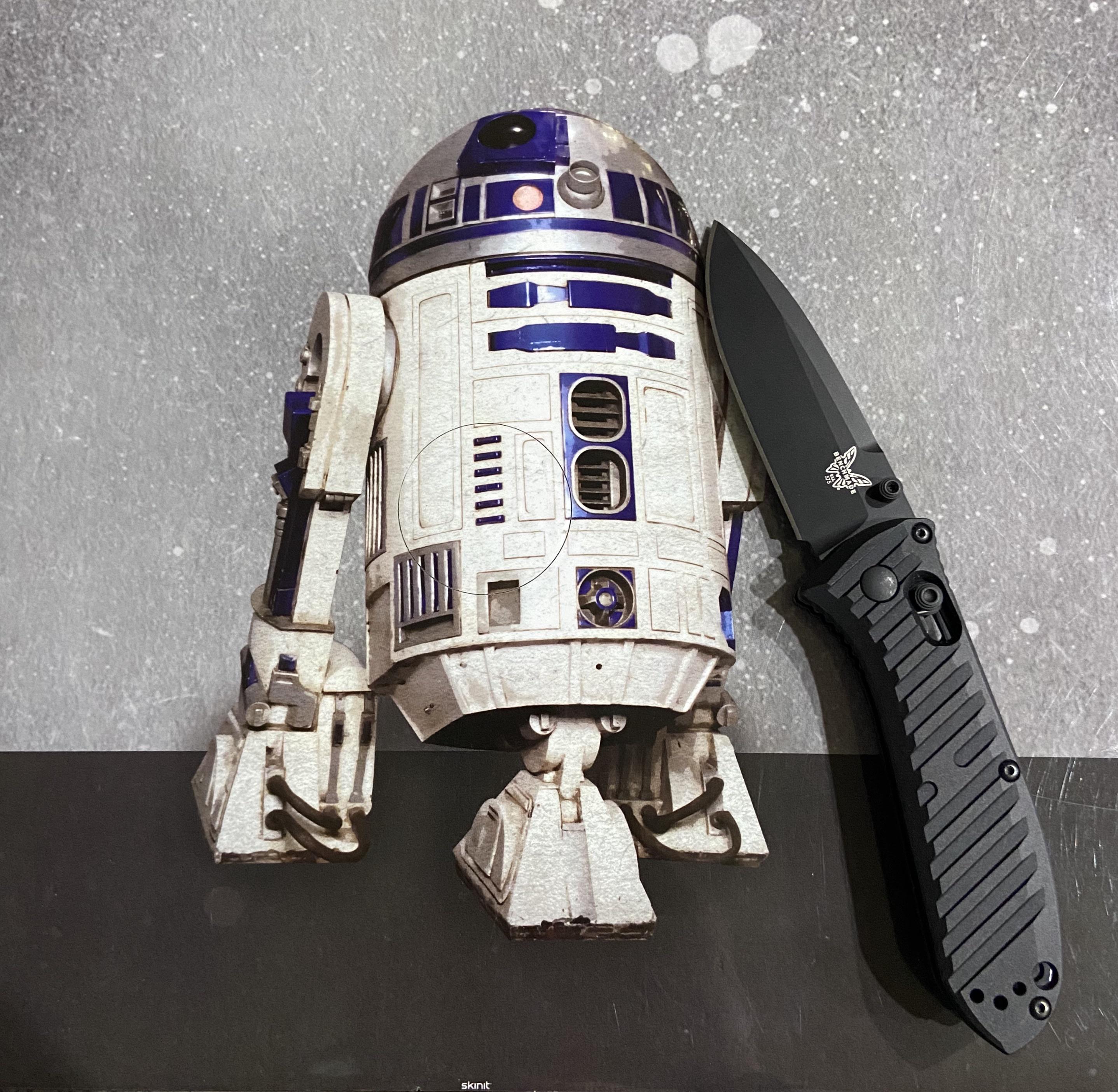 R2D2 being tempted by the Dark Side 🔪 | Scrolller