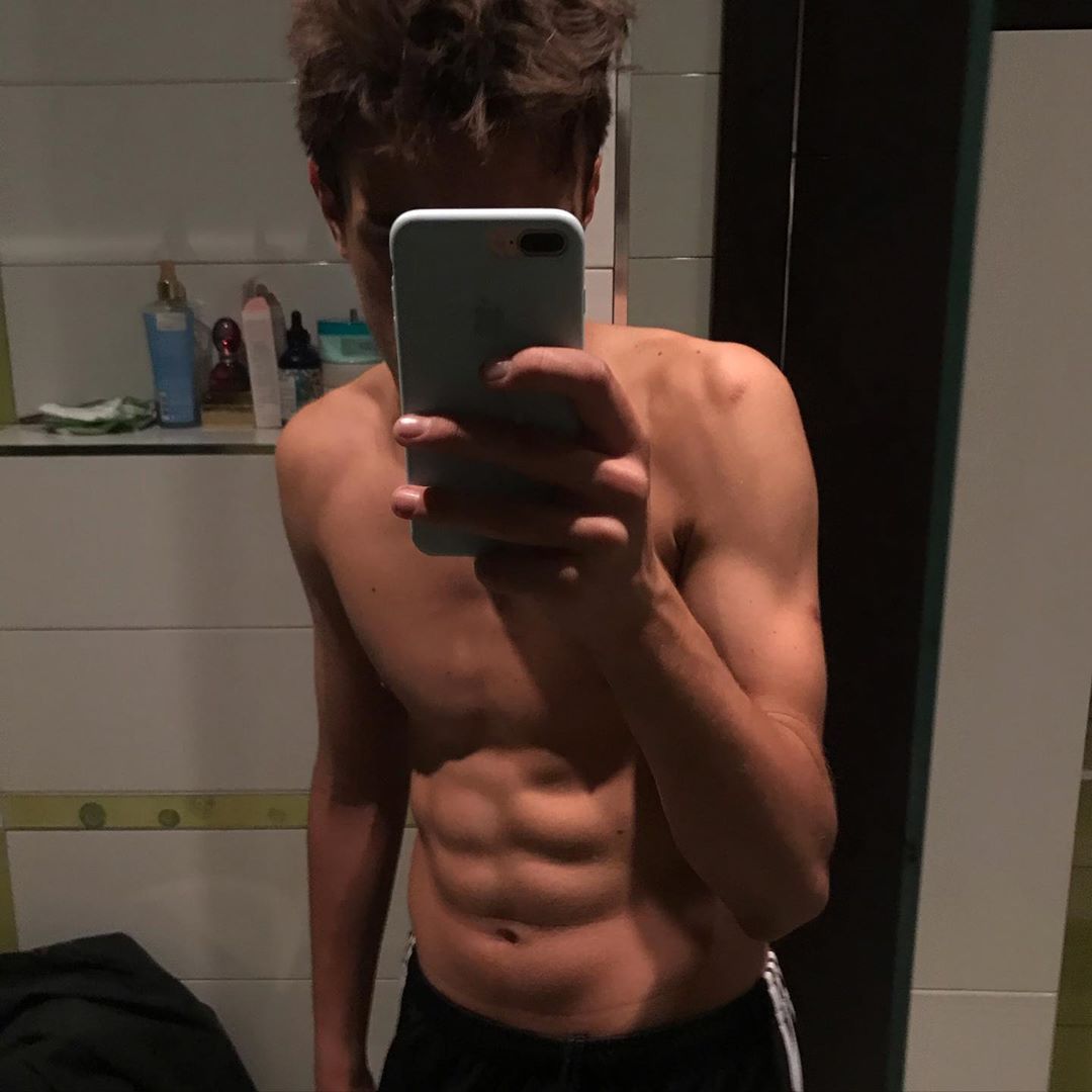 @radoicicbbr [SHIRTLESS] | Scrolller