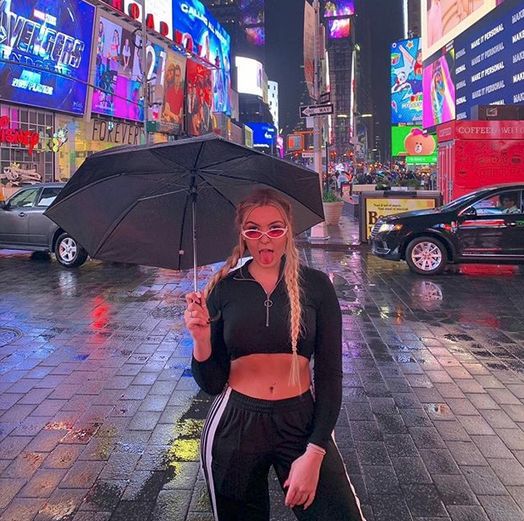 Rain can't stop the posing | Scrolller