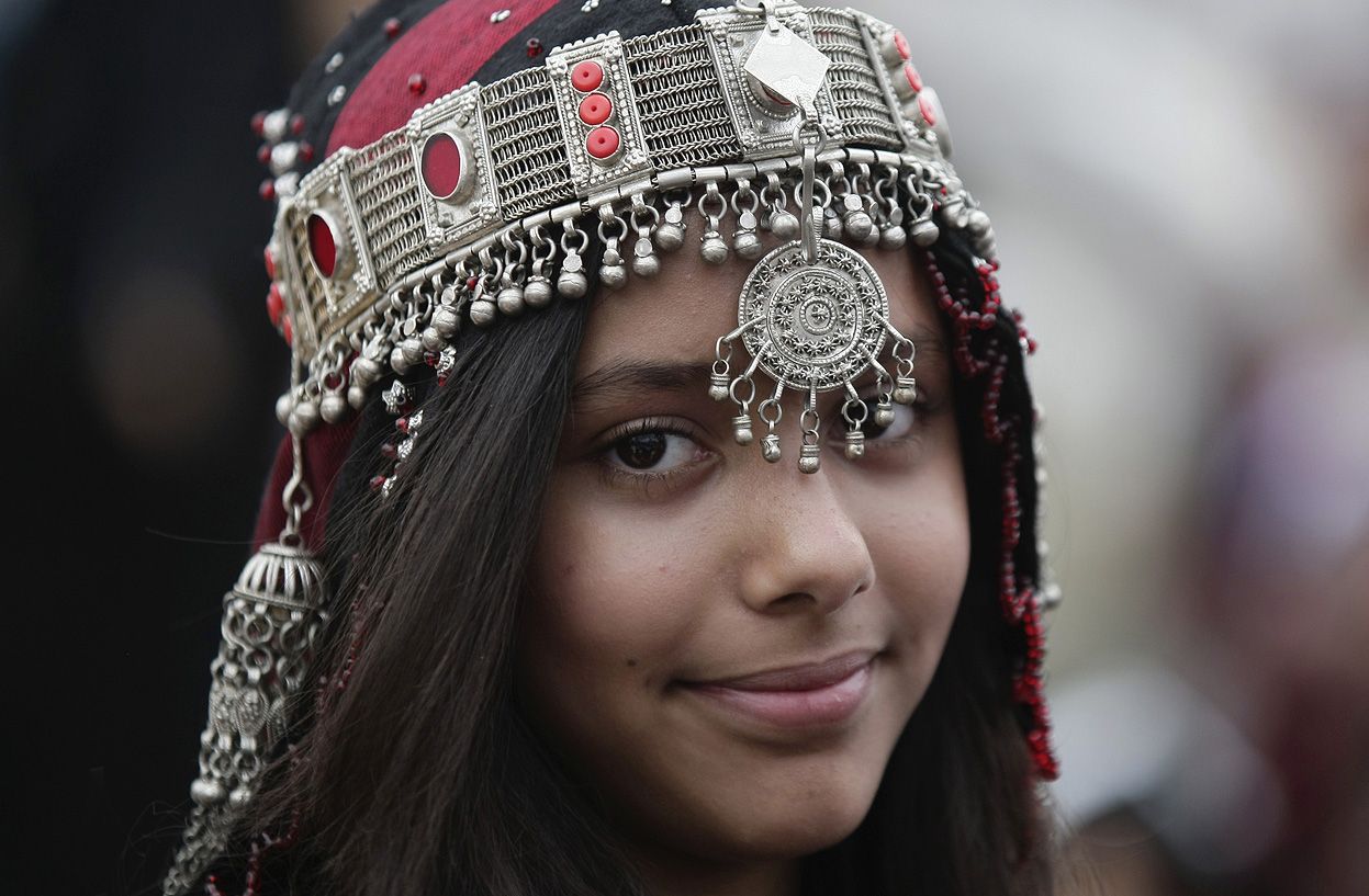 Yemeni girl in traditional attire during Ramadan. [1247 x 817] | Scrolller