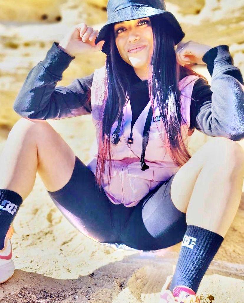 Random girl | Scrolller