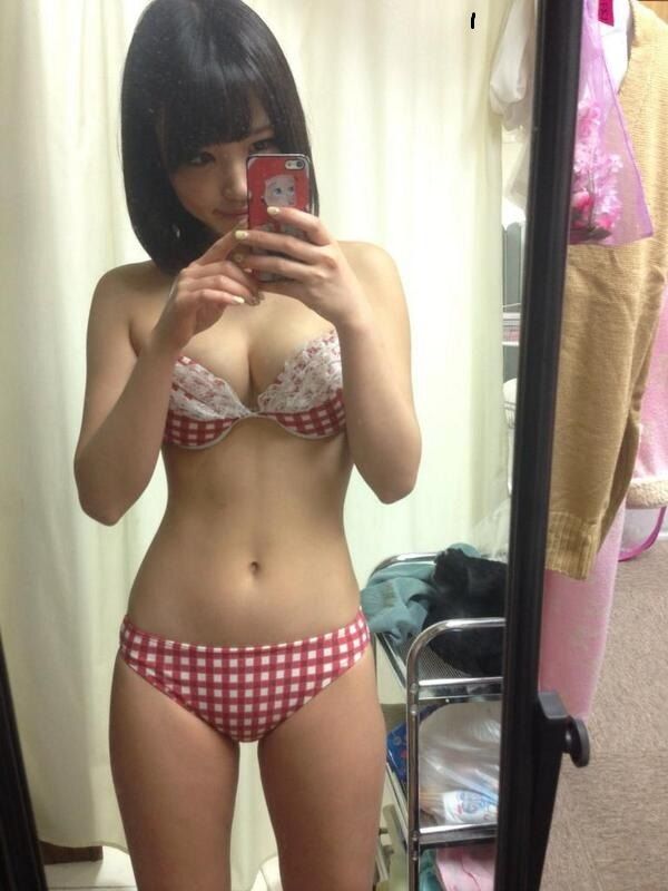 Random Selfie Girls | Scrolller