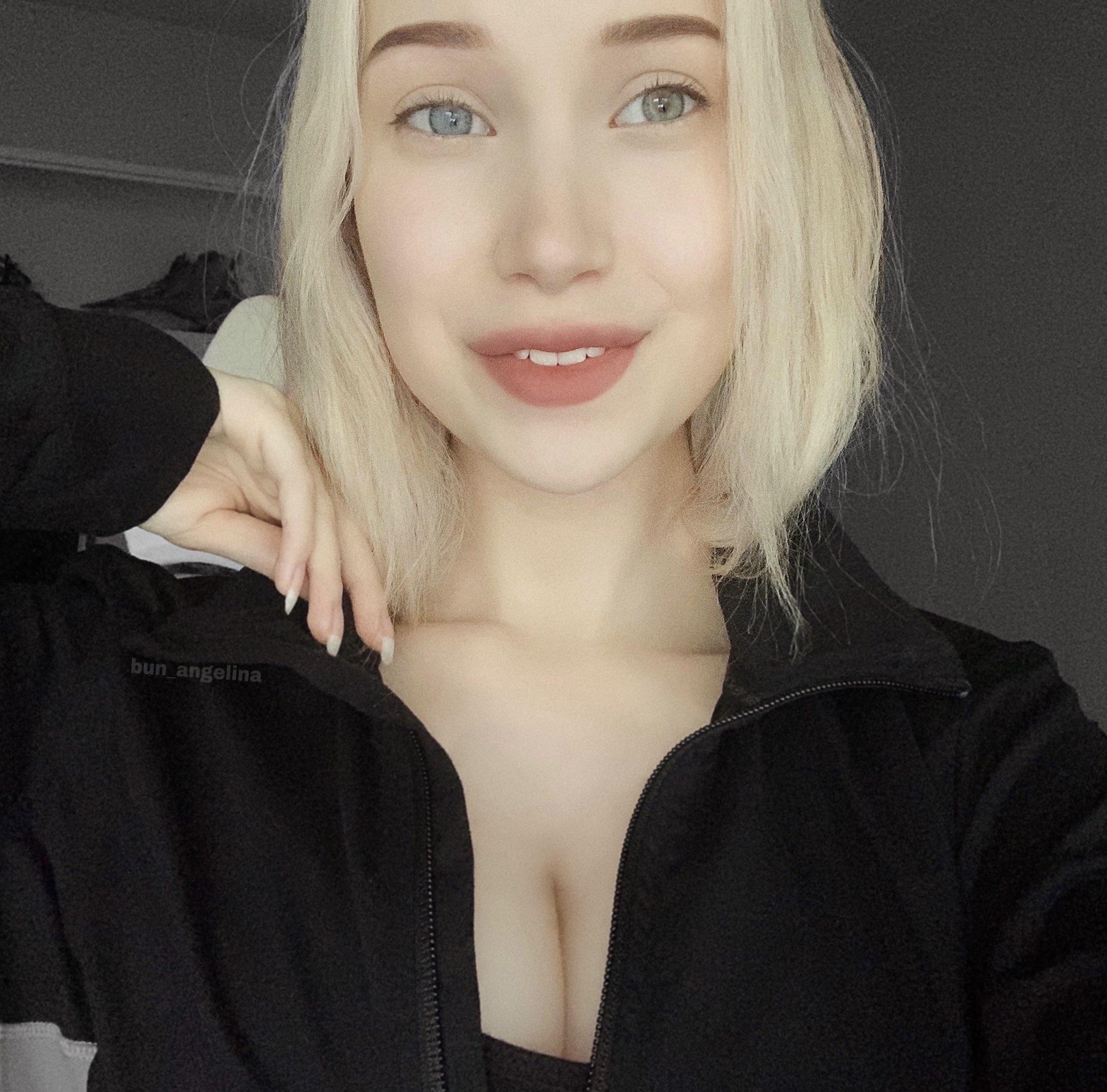 Rare smile! Had to actually wear a jacket for my morning run today - a bit chilly in Toronto ️ ...