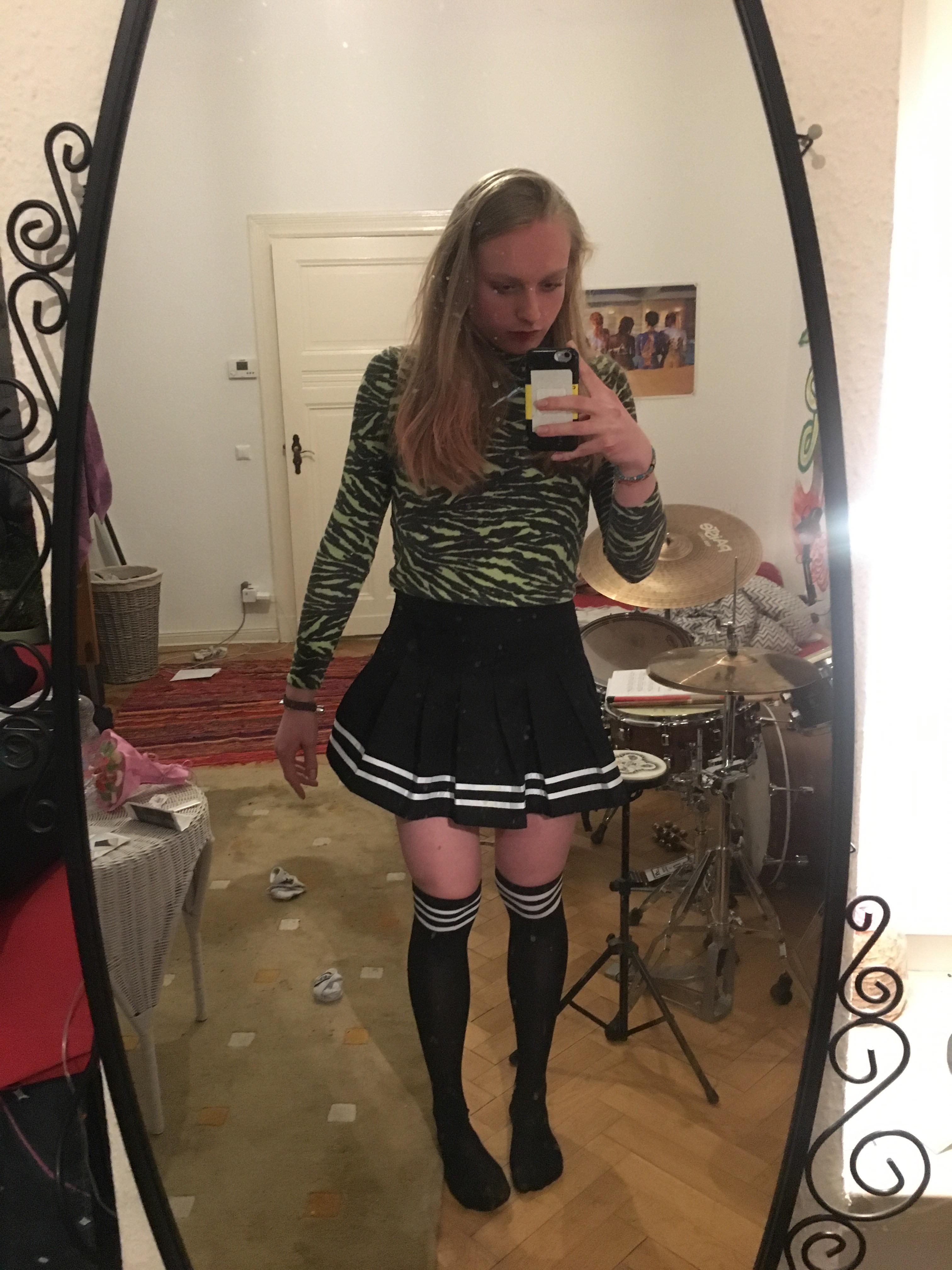 Rate mee :) | Scrolller