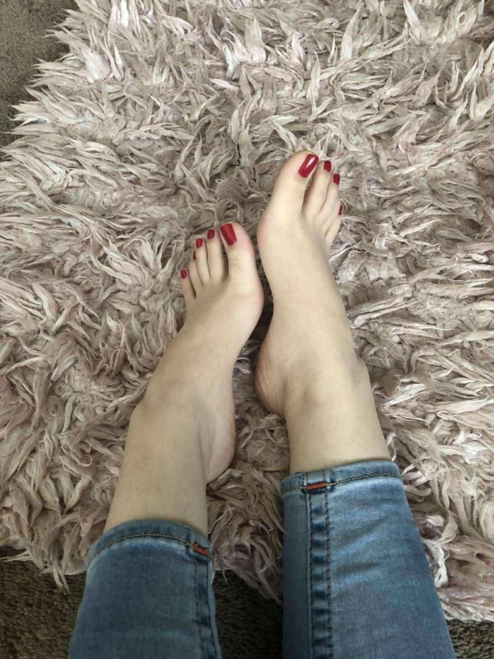 rate these pretty pale arches xox | Scrolller