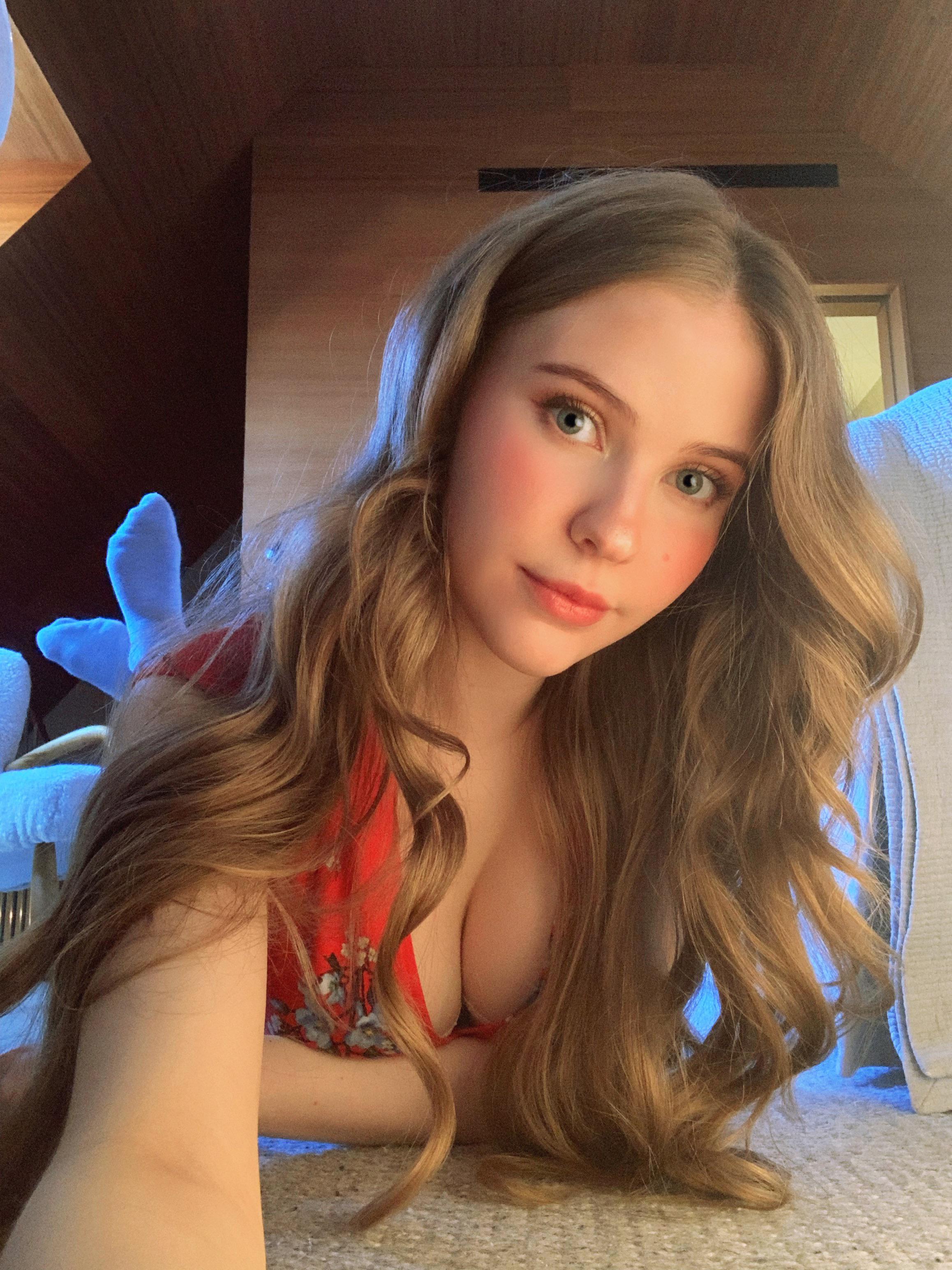 Reaching for you | Scrolller